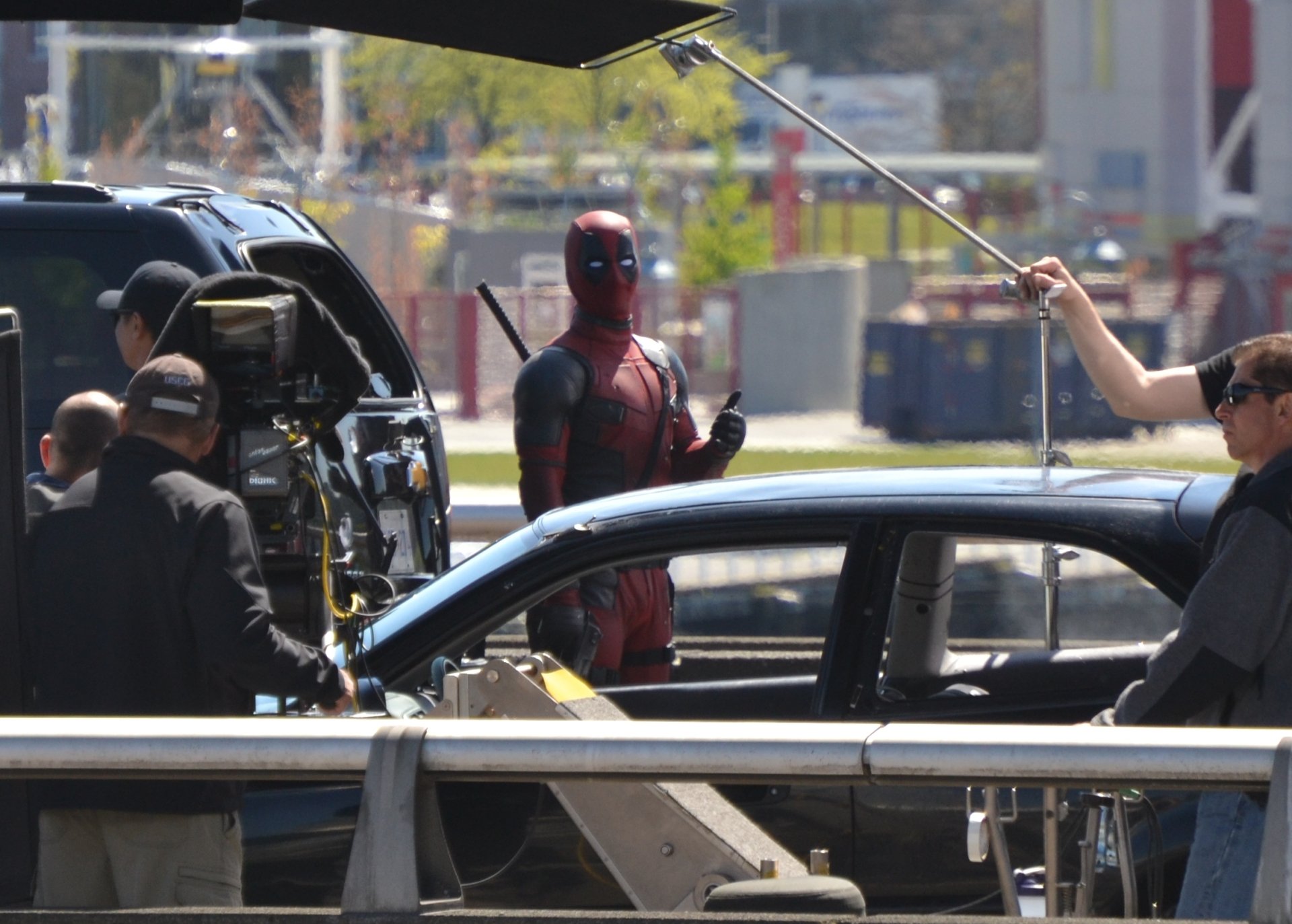 HD Wallpaper of Deadpool Behind the Scenes