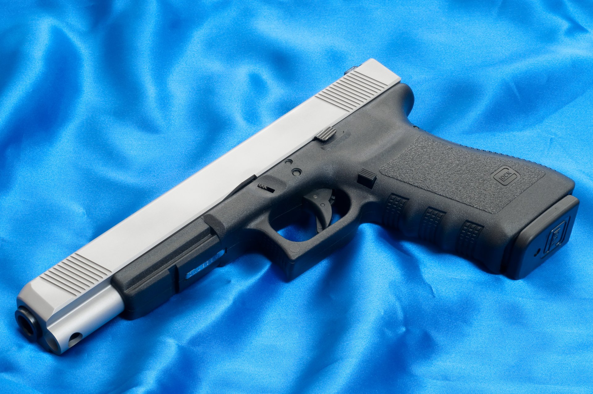 Glock Pistol HD Wallpaper - Sleek Man-Made Design