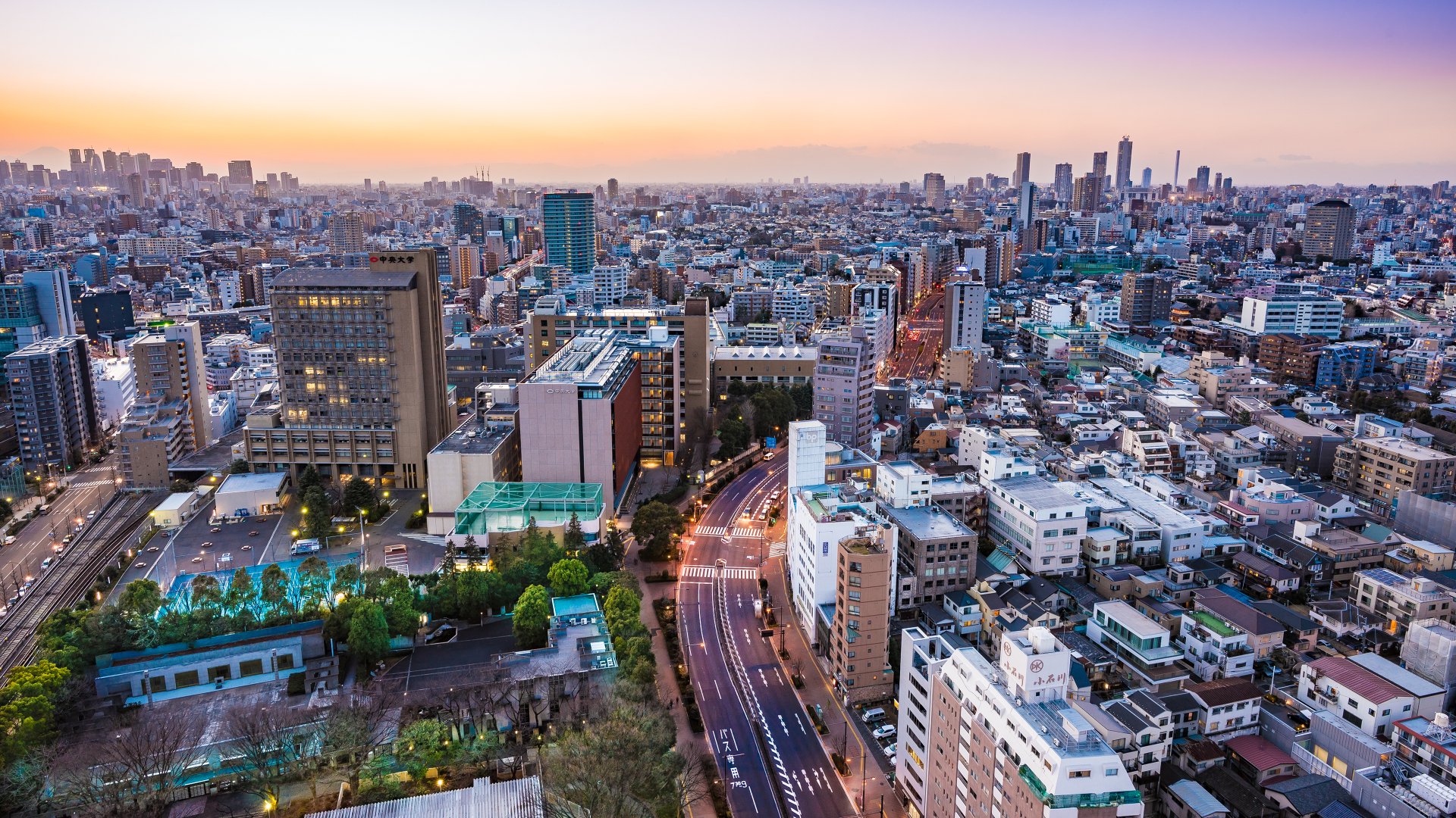 Tokyo Skyline at Dawn – 4K Ultra HD Japan Cityscape Wallpaper
