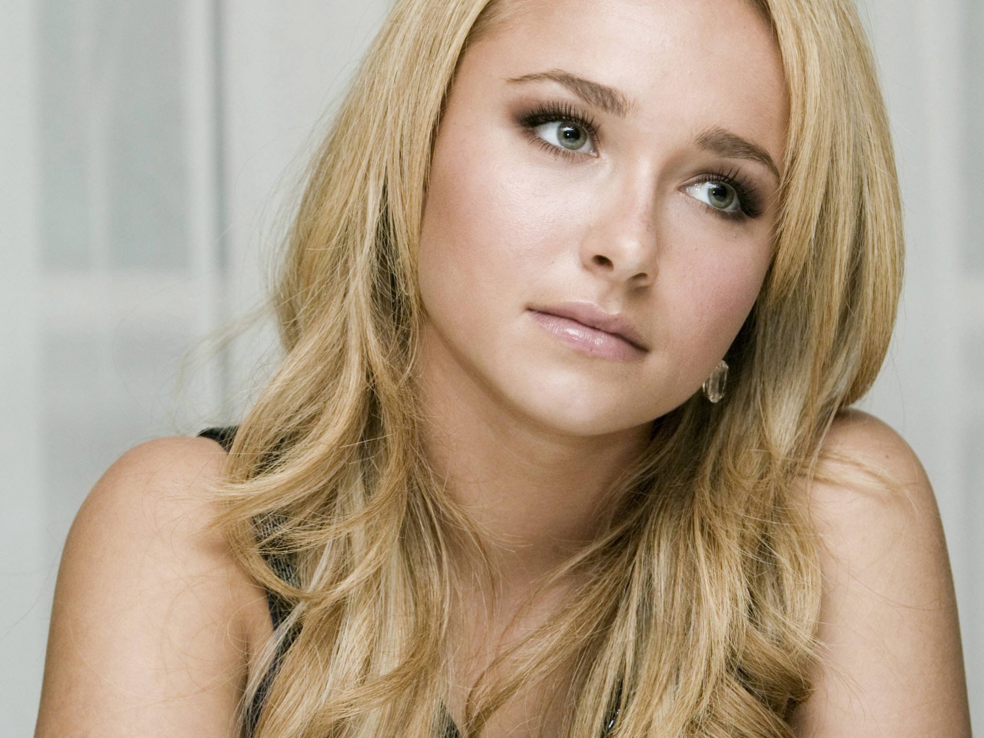 Hayden Panettiere Hd Celebrity Wallpaper Elegant And Timeless
