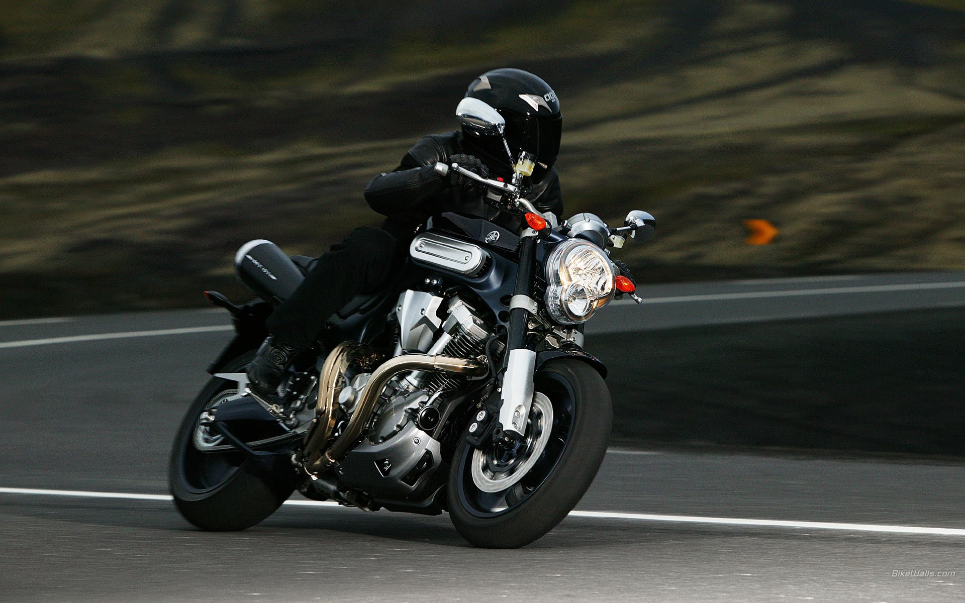 Download Vehicle YAMAHA MT-01 HD Wallpaper