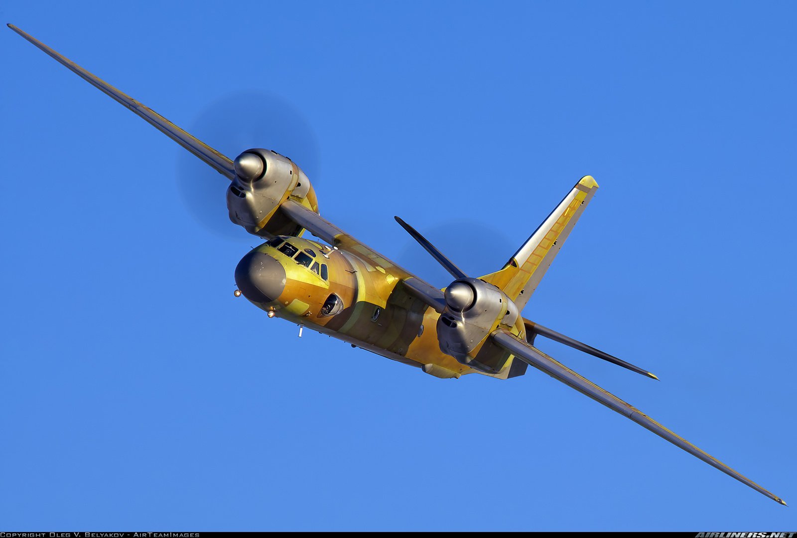 Download Military Antonov An-32 Wallpaper