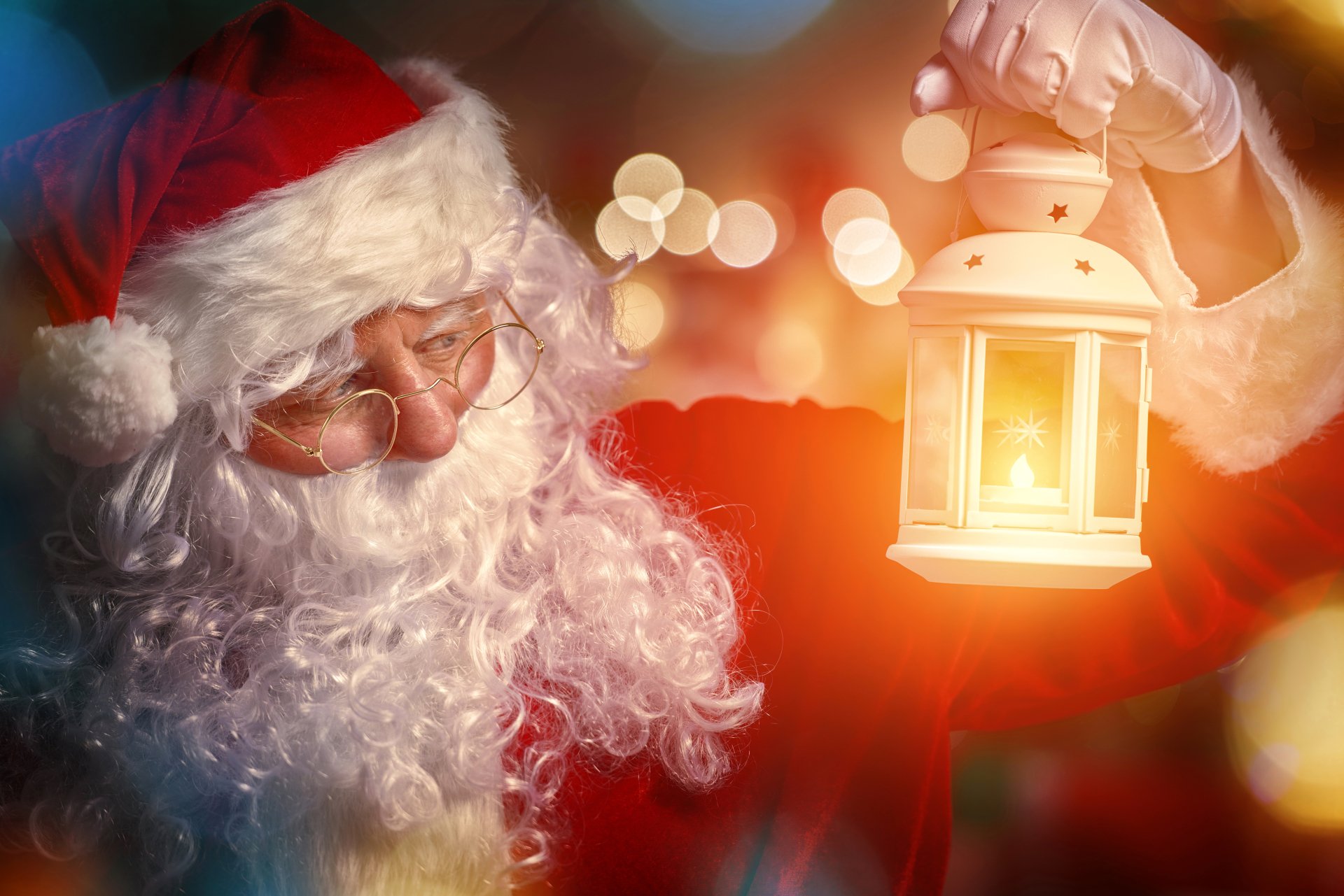 Download Lantern Santa Holiday Christmas 4k Ultra HD Wallpaper