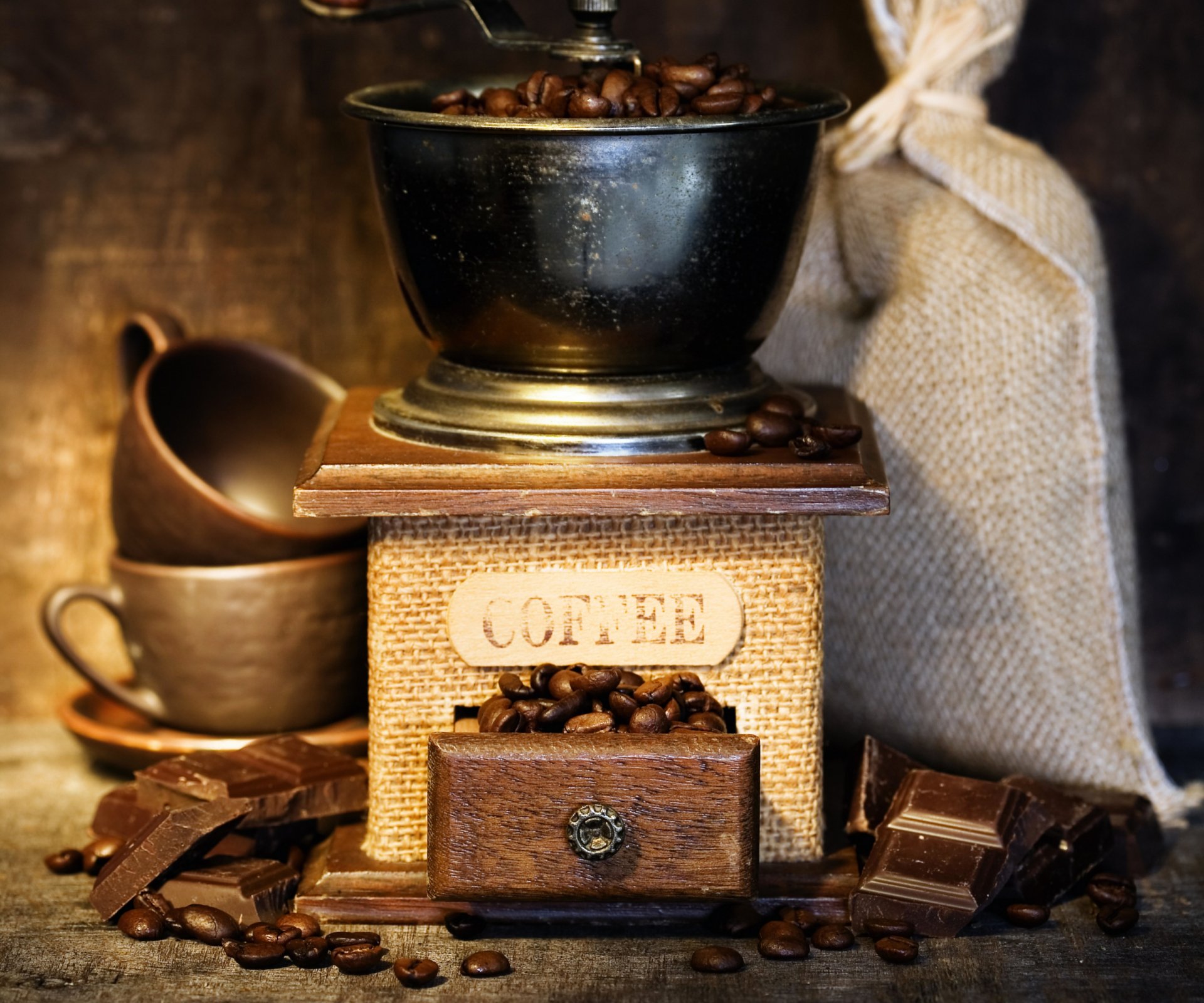 2K Quad HD Wallpaper — Coffee Cup, Beans & Chocolate Delight ...