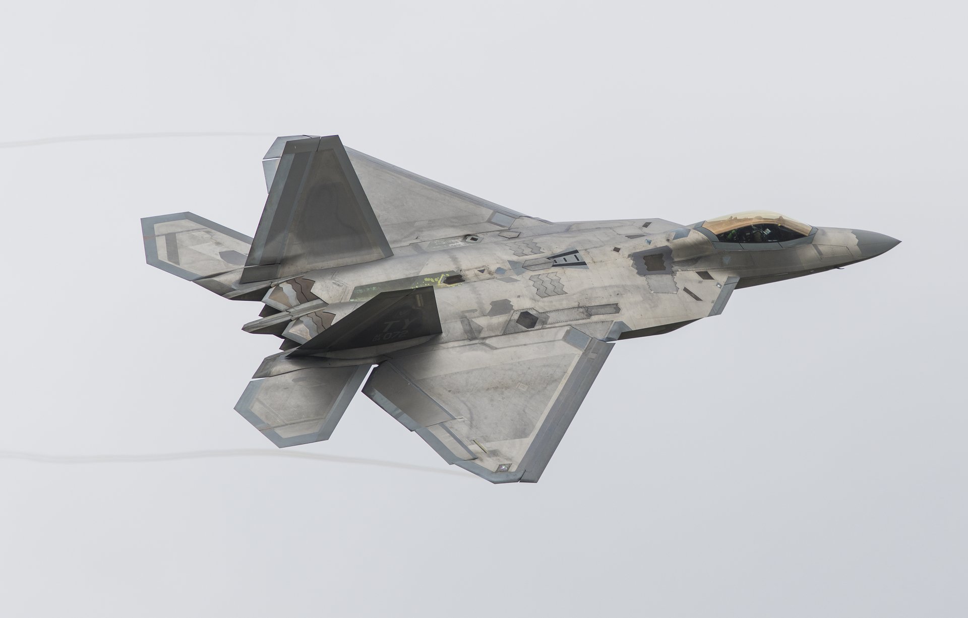 F-22 Raptor Stealth Fighter – Stunning 4K Ultra HD Military Jet Wallpaper