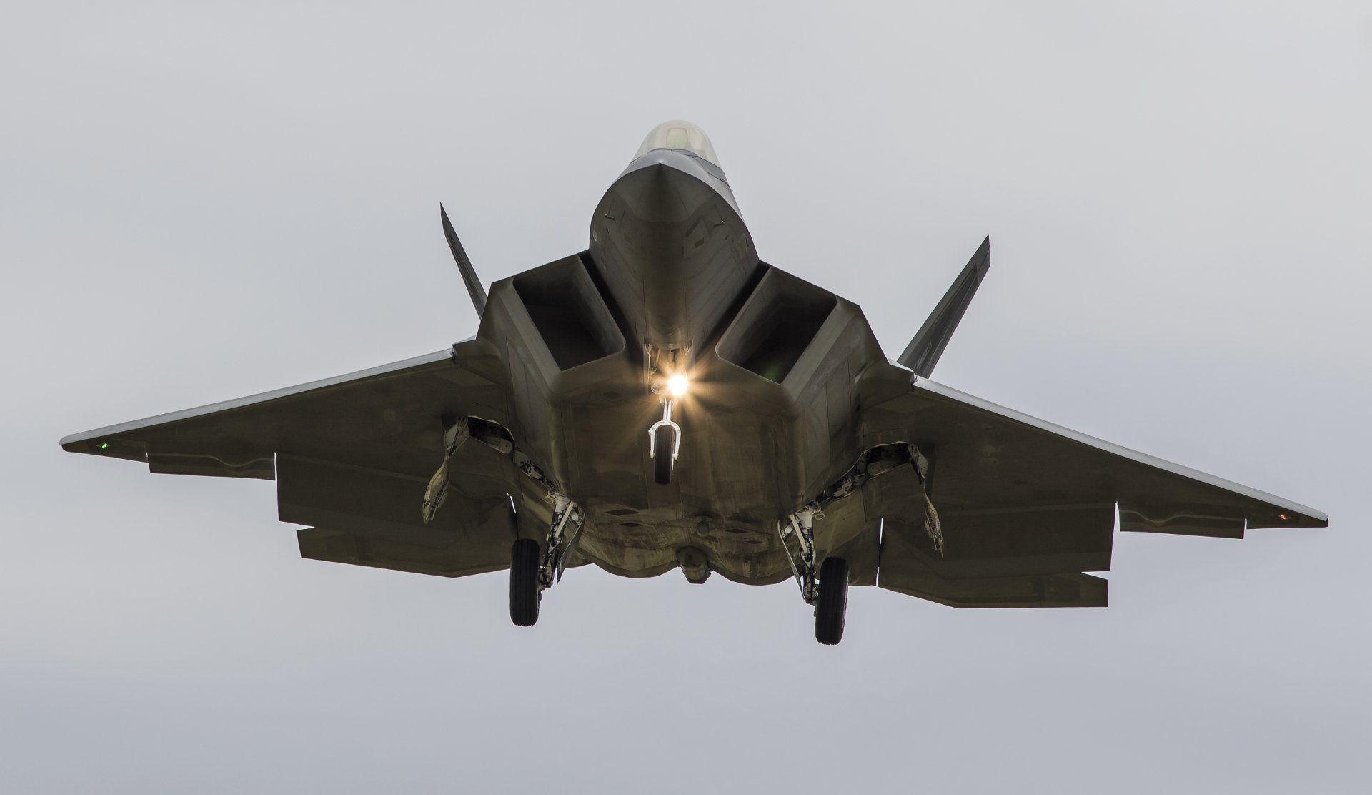 F-22 Raptor: 4K Ultra HD Military Jet Fighter Wallpaper