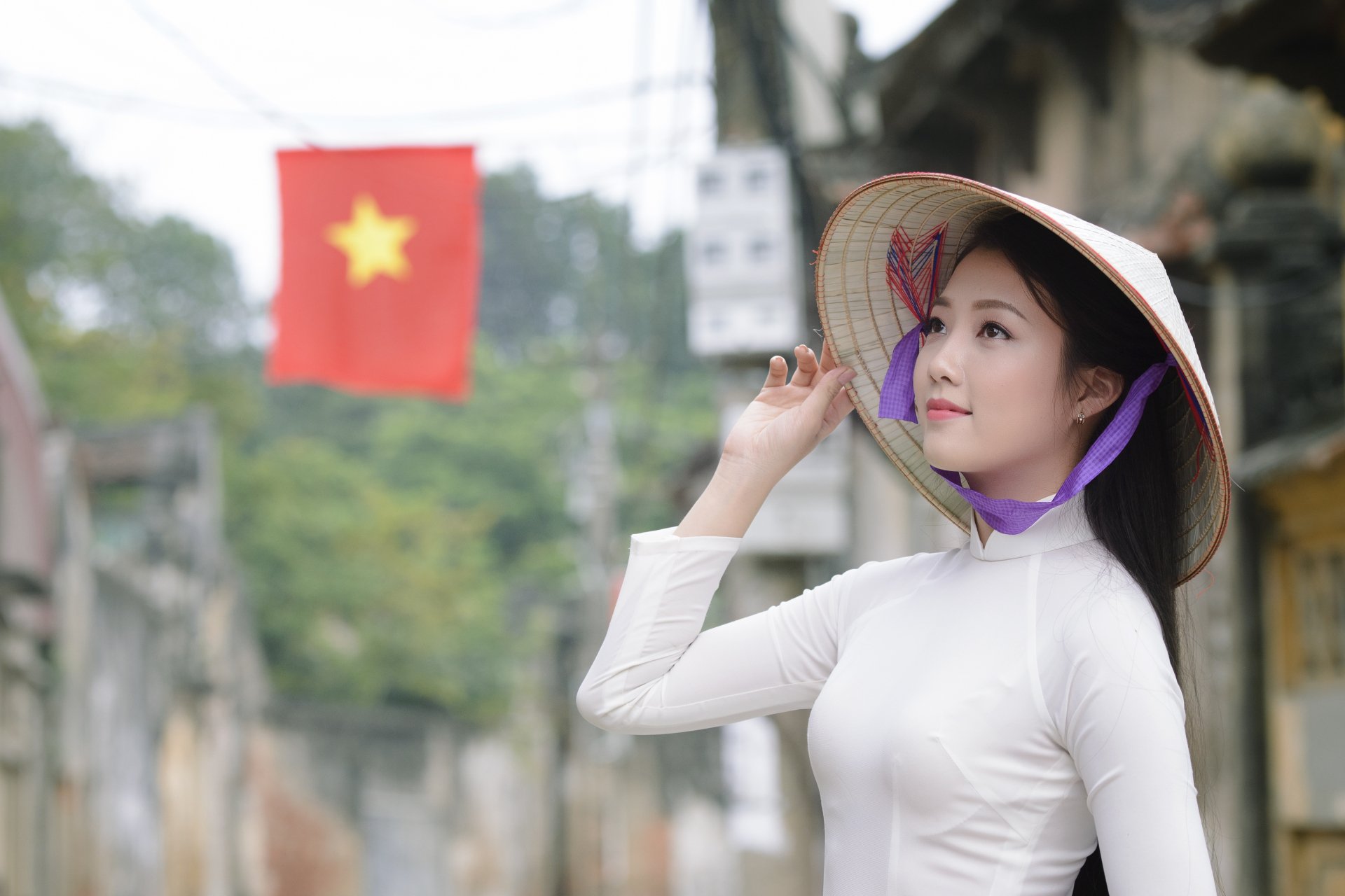 Vietnamese Elegance: 4K Ultra HD Ao Dai Beauty with Traditional Conical Hat