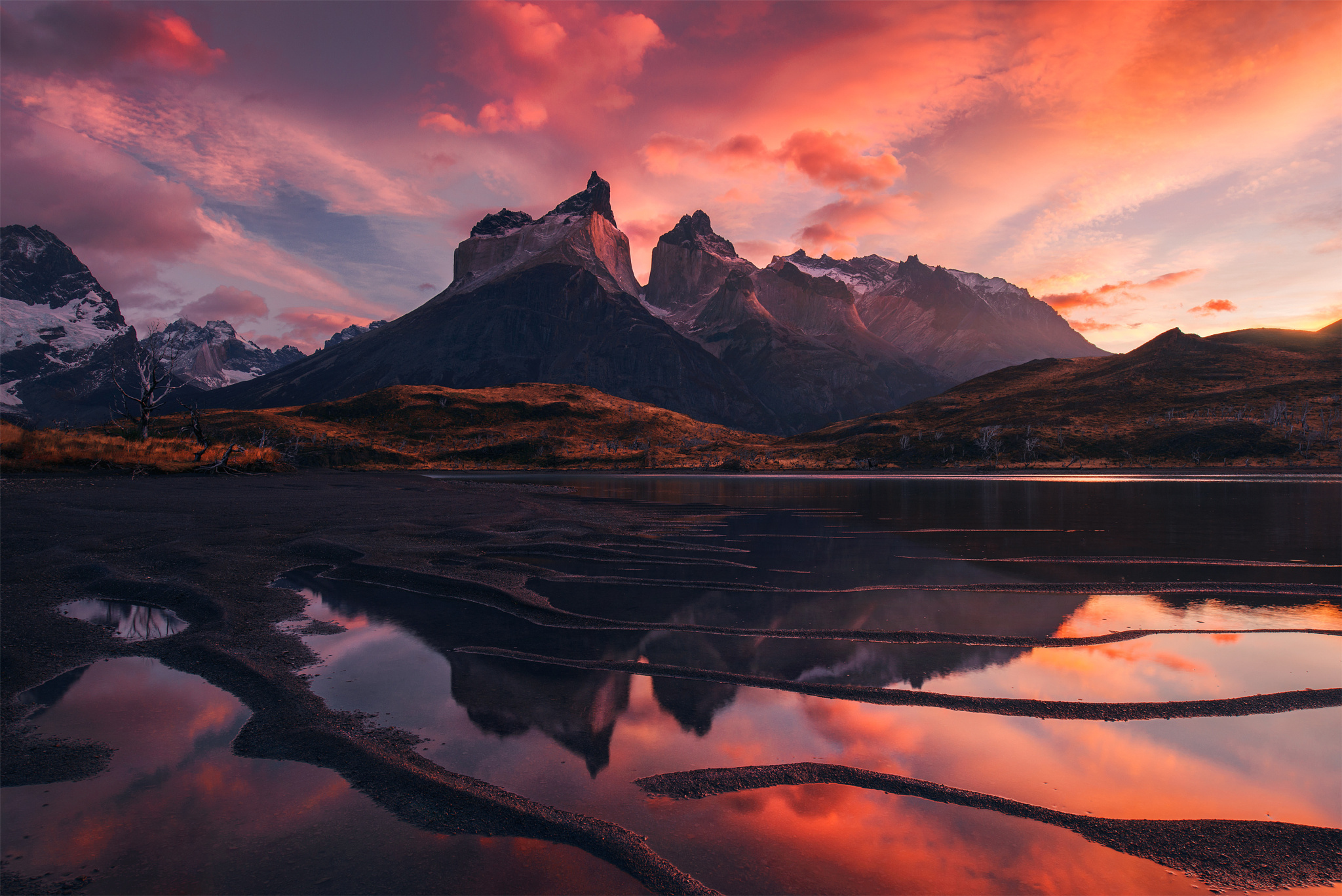 Majestic Mountain Sunset Reflected on Serene Waters – HD Nature Wallpaper