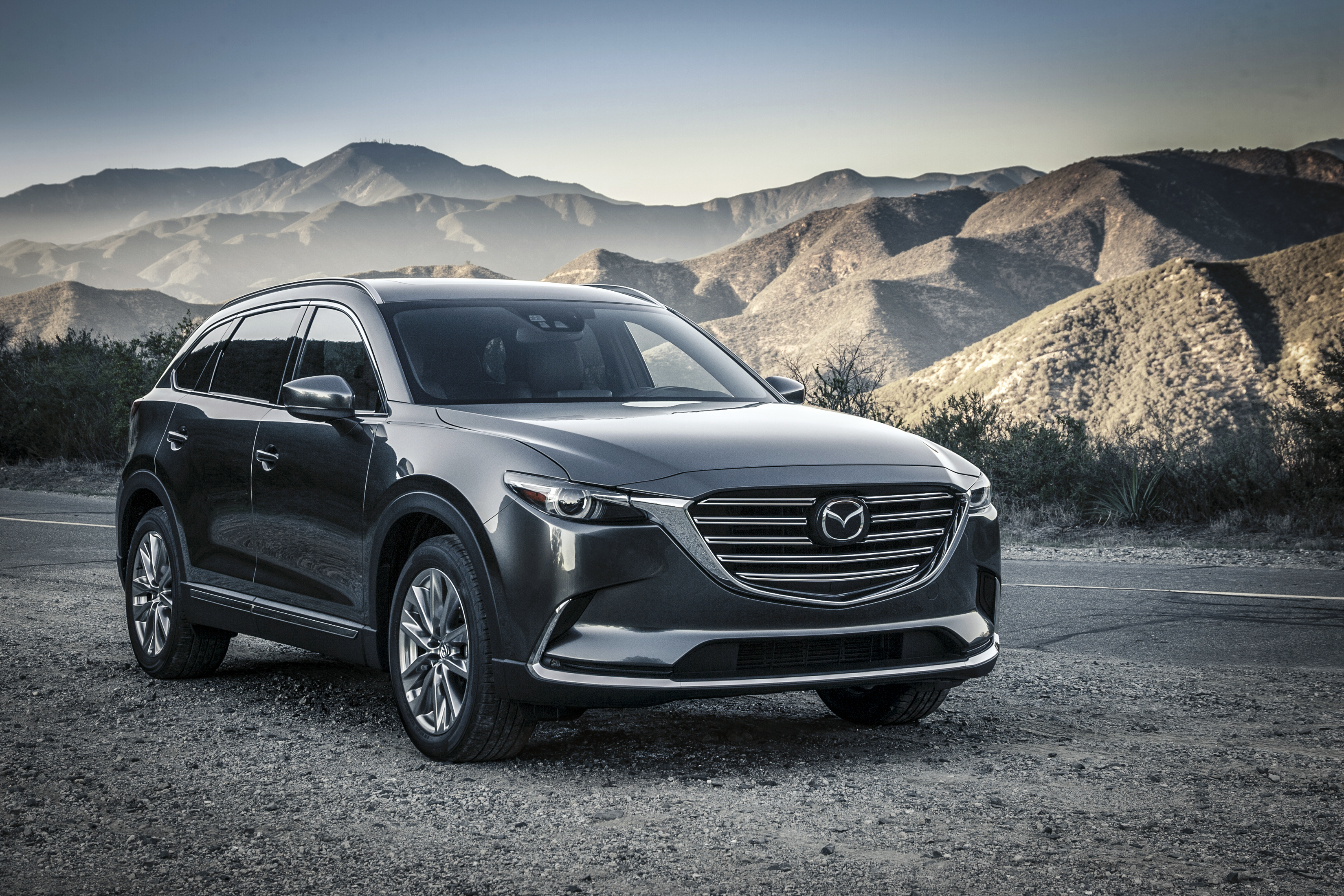 Silver Mazda CX-9 SUV — Scenic HD Wallpaper