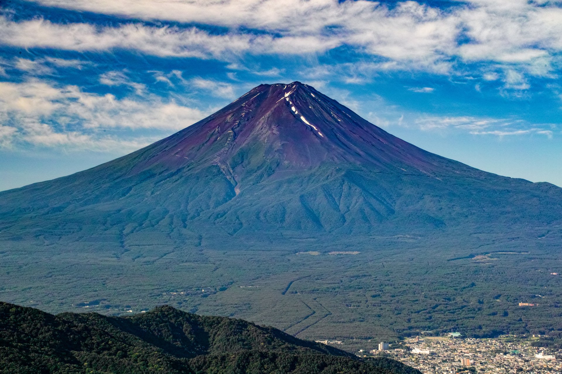 Majestic Mount Fuji: Japan's Iconic Volcano in Stunning HD Landscape