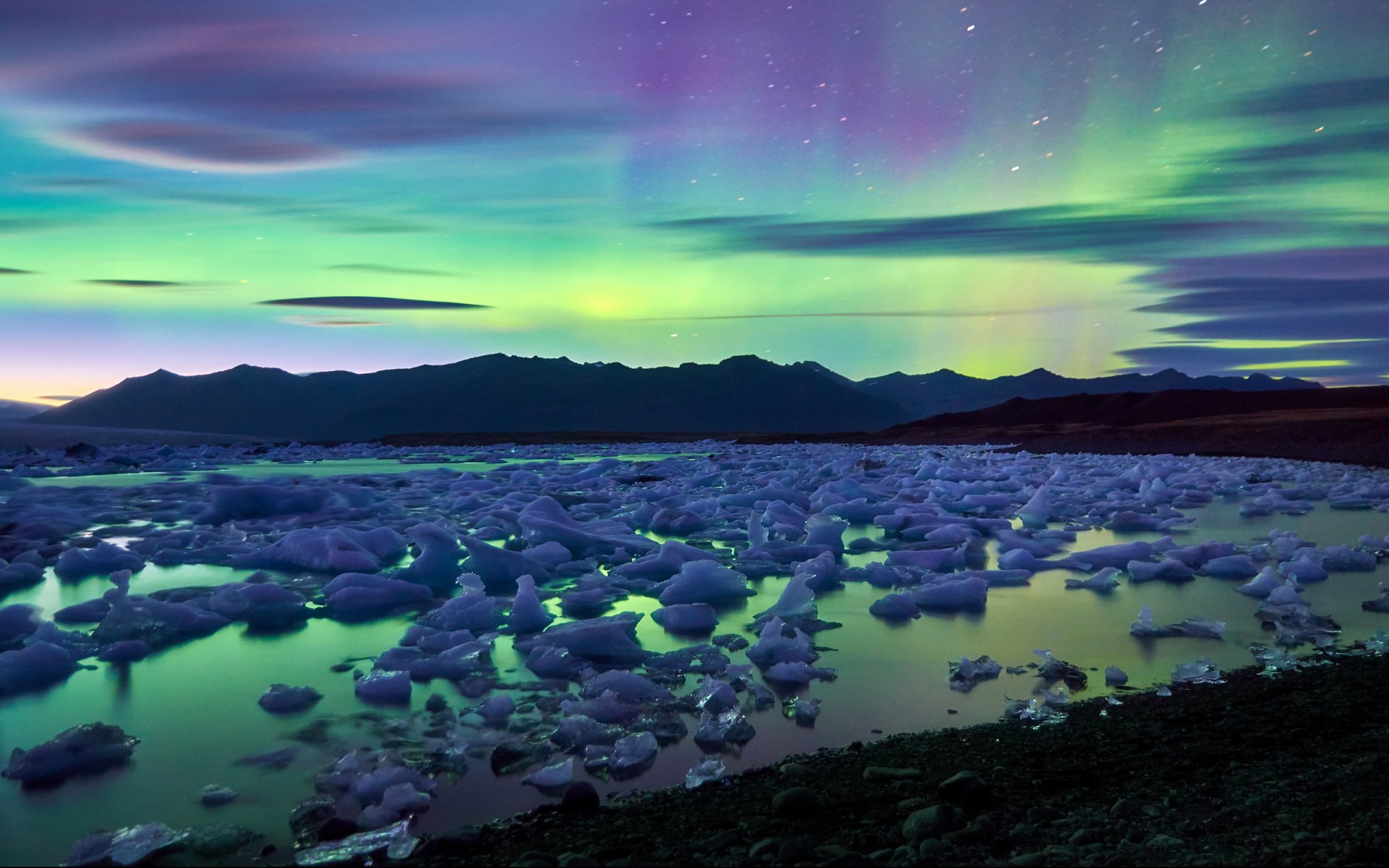 Aurora Glow Over Iceland’s Glacial Ice – Stunning HD Nature Wallpaper