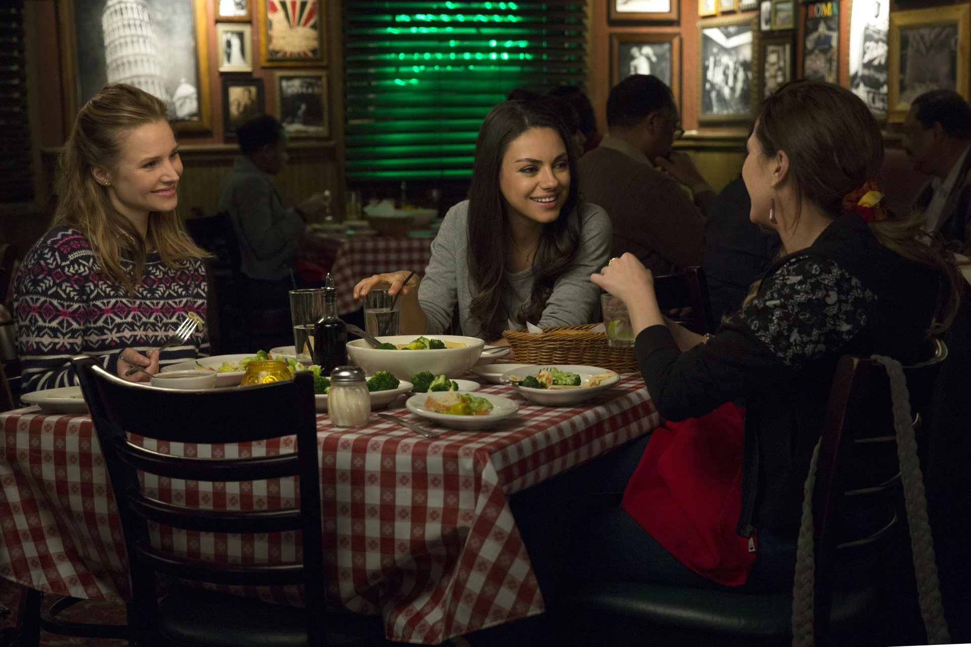 Download Amy Mitchell Mila Kunis Kiki (Bad Moms) Kristen Bell Movie Bad ...