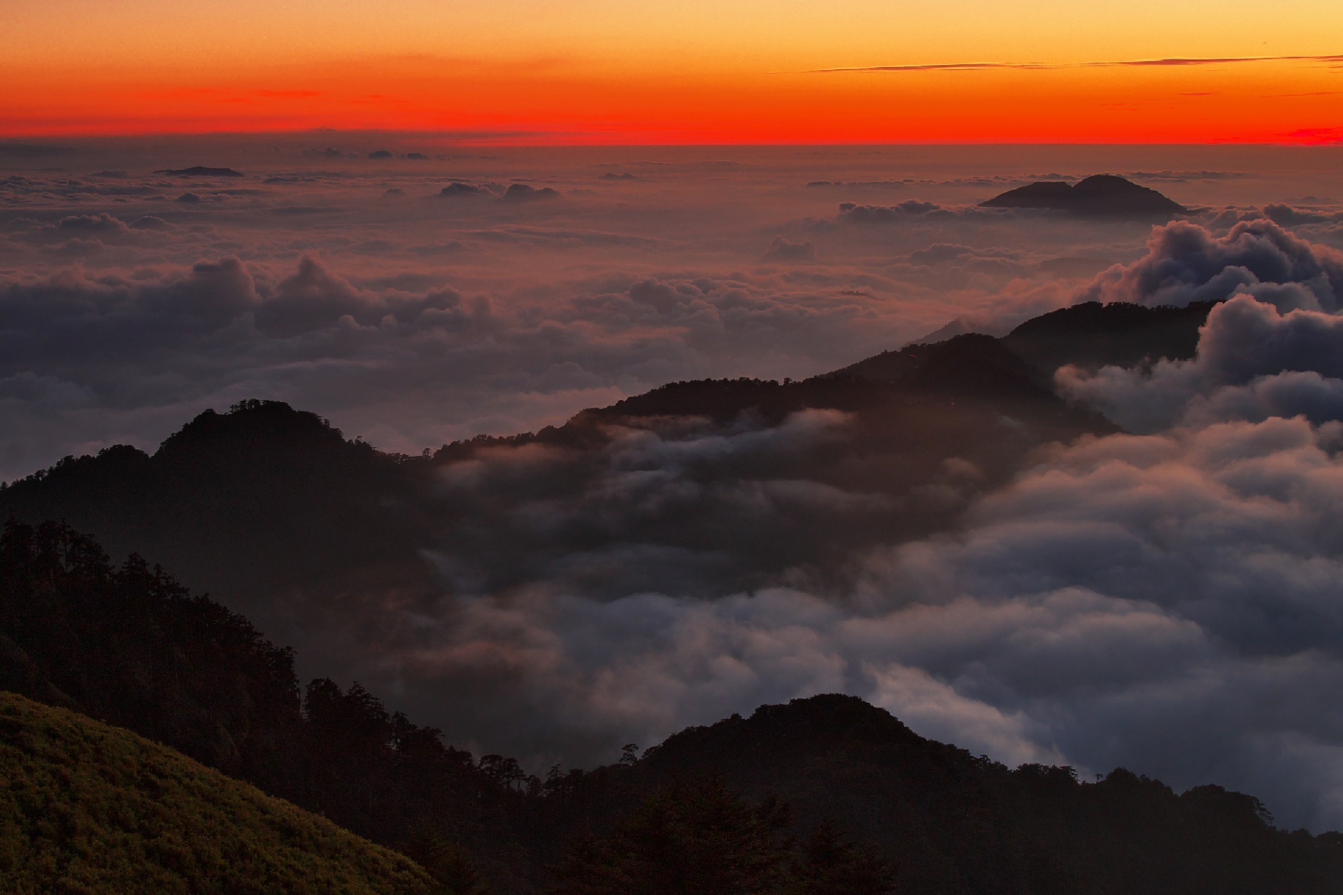 Twilight Horizon: Aerial Sunset Over Misty Mountain Landscape HD