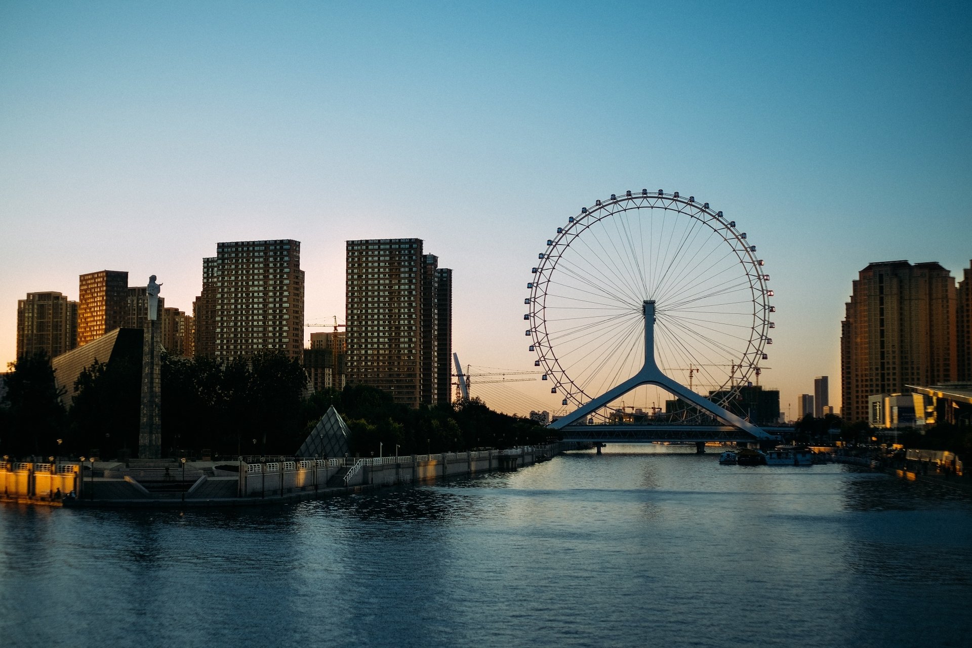 Riverside Cityscape & Ferris Wheel — 4K Ultra HD Wallpaper | 4896x3264 ...