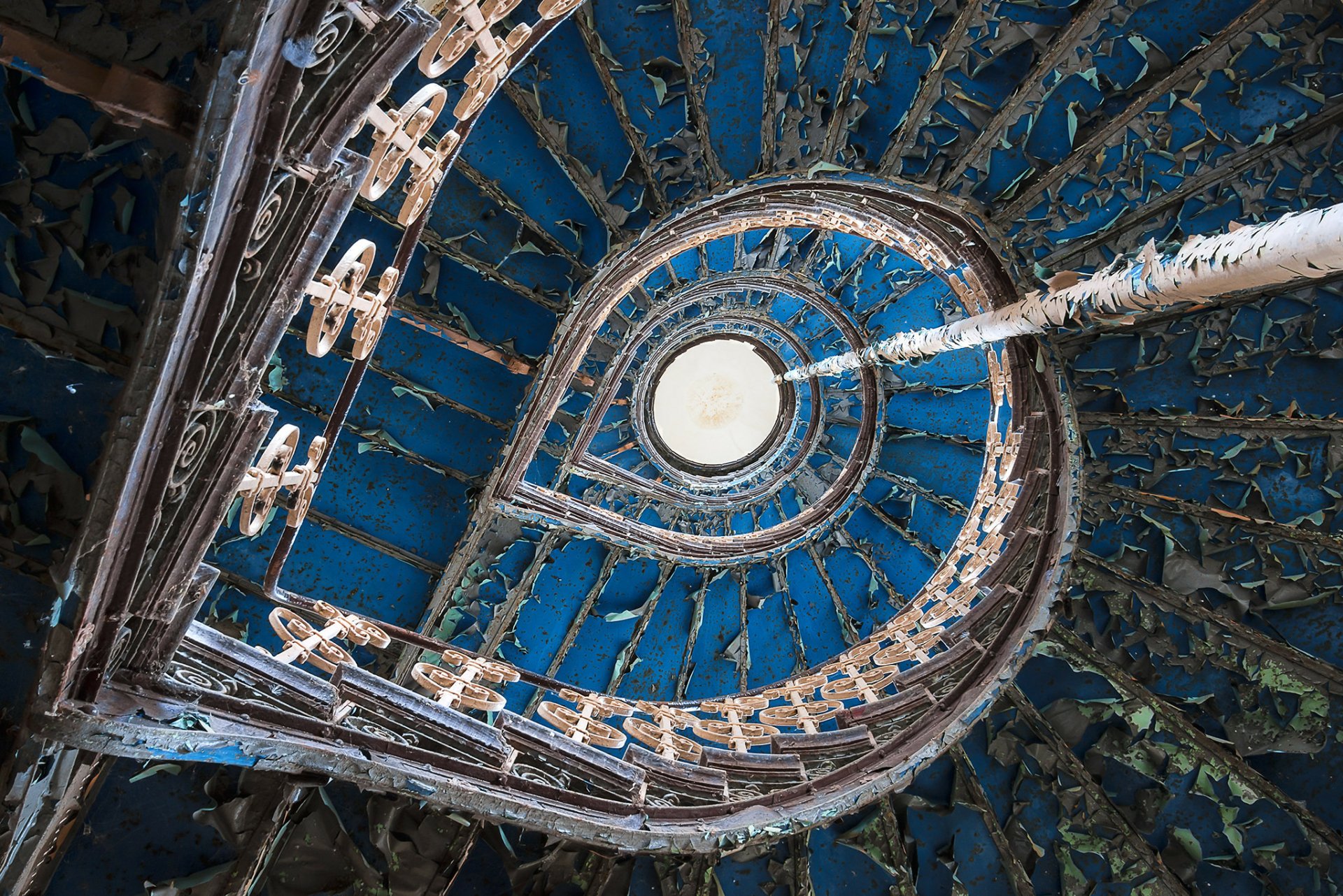 Download Spiral Staircase Man Made Stairs HD Wallpaper