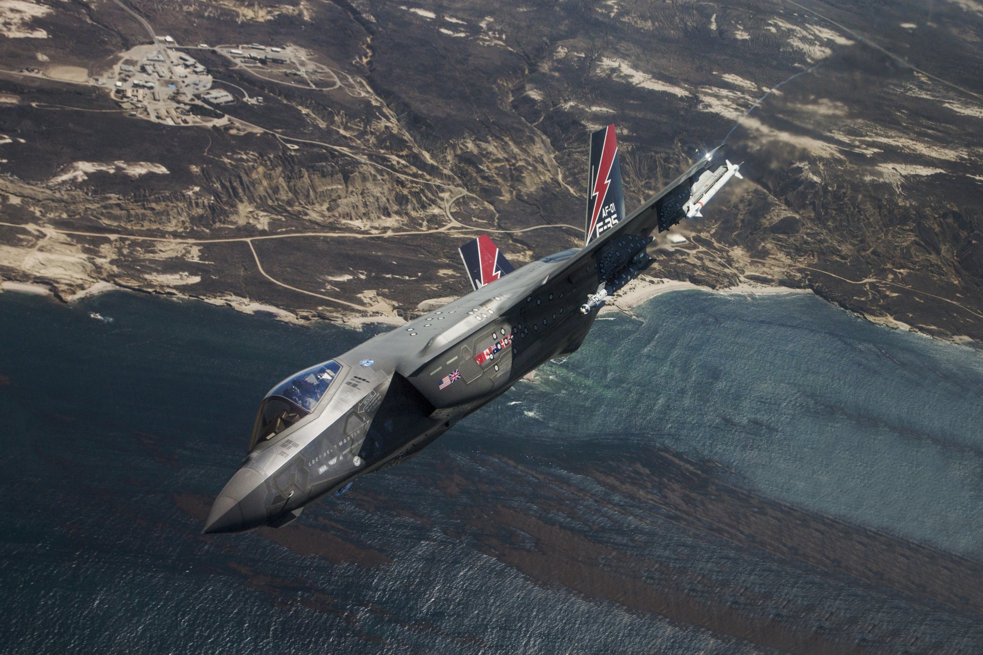 Lockheed Martin F-35 Lightning II - 4K Ultra HD Military Jet Wallpaper