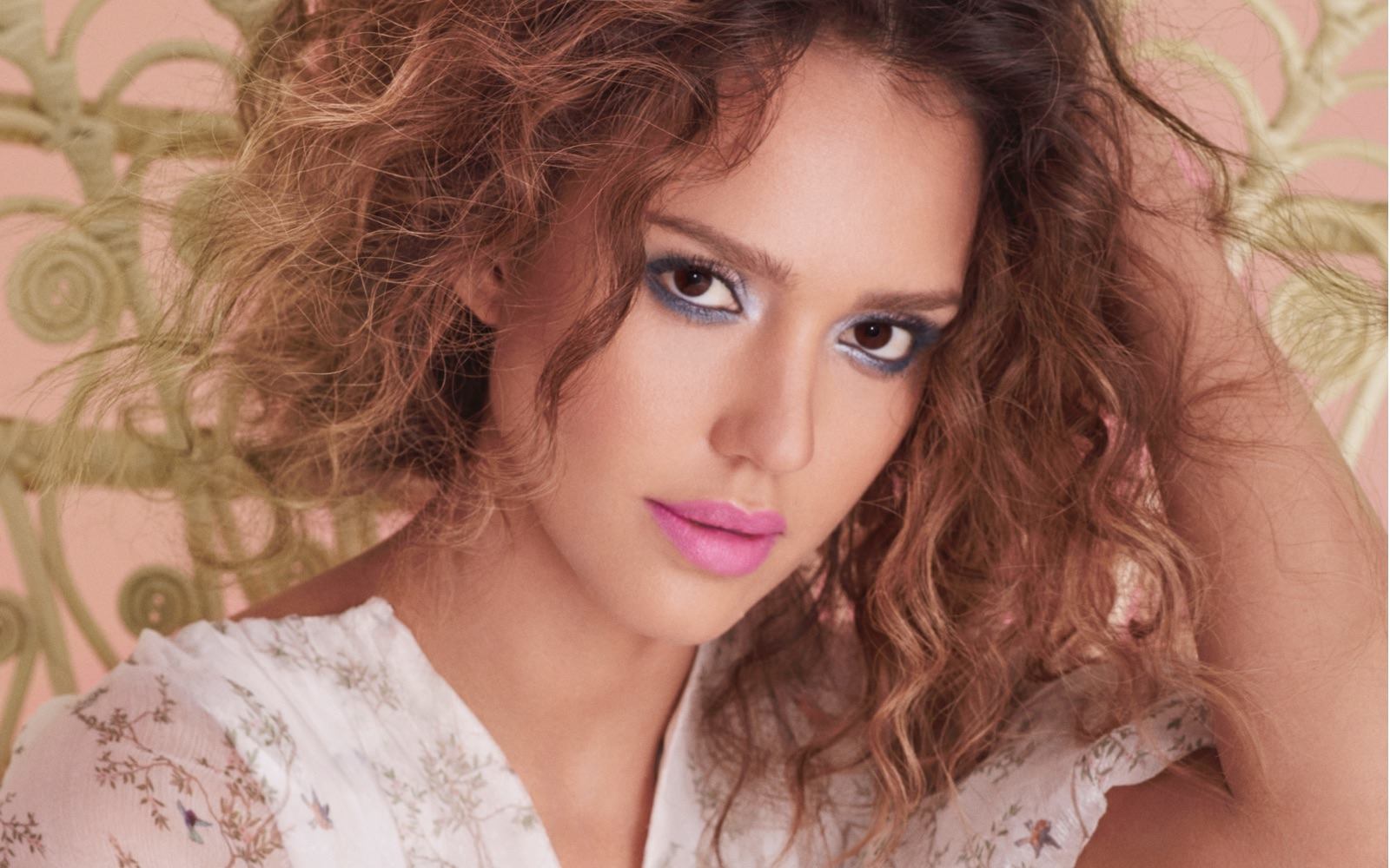 Jessica Alba Background