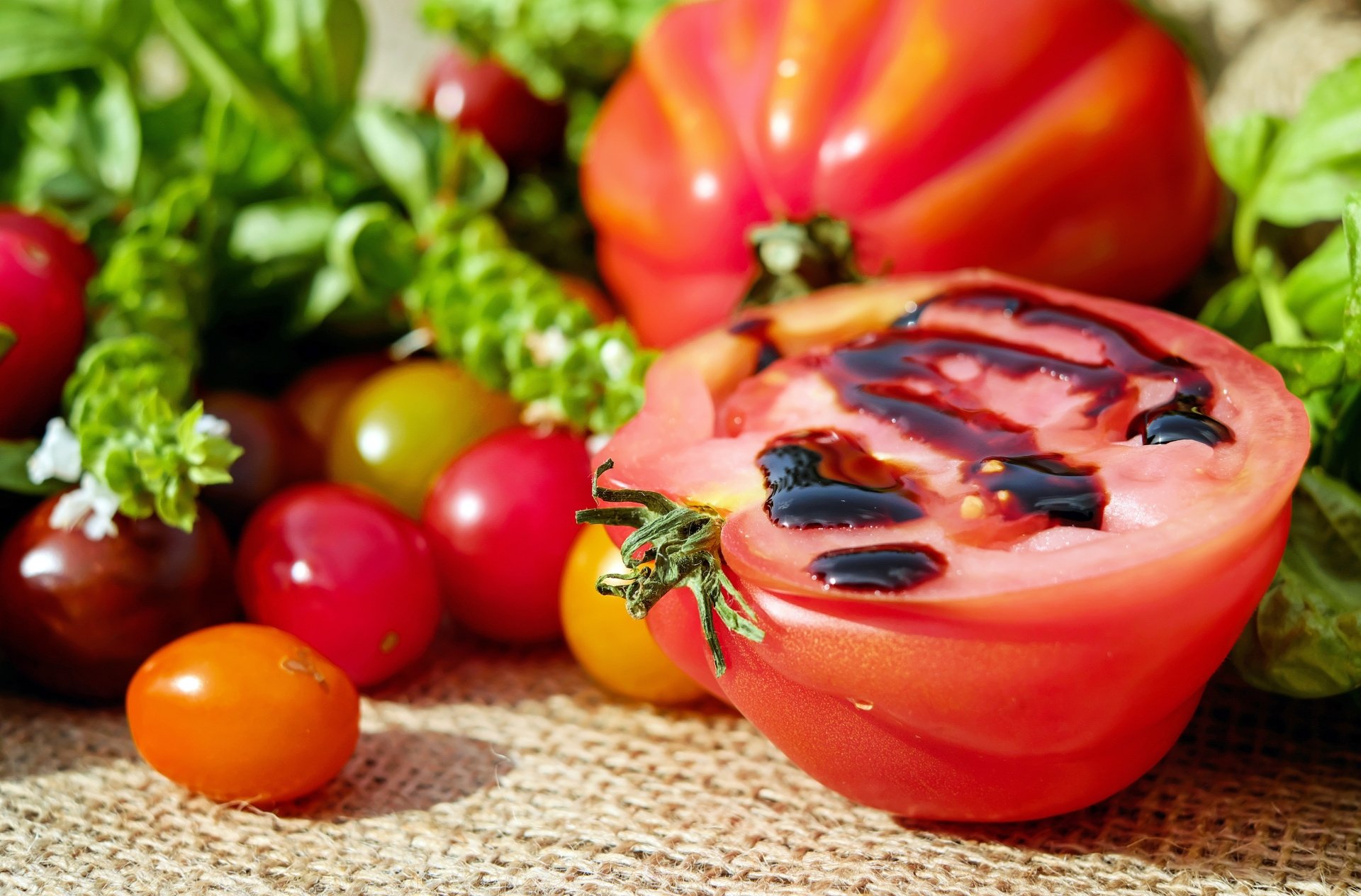 Charred Heirloom Tomato — 4K Ultra HD Food Wallpaper
