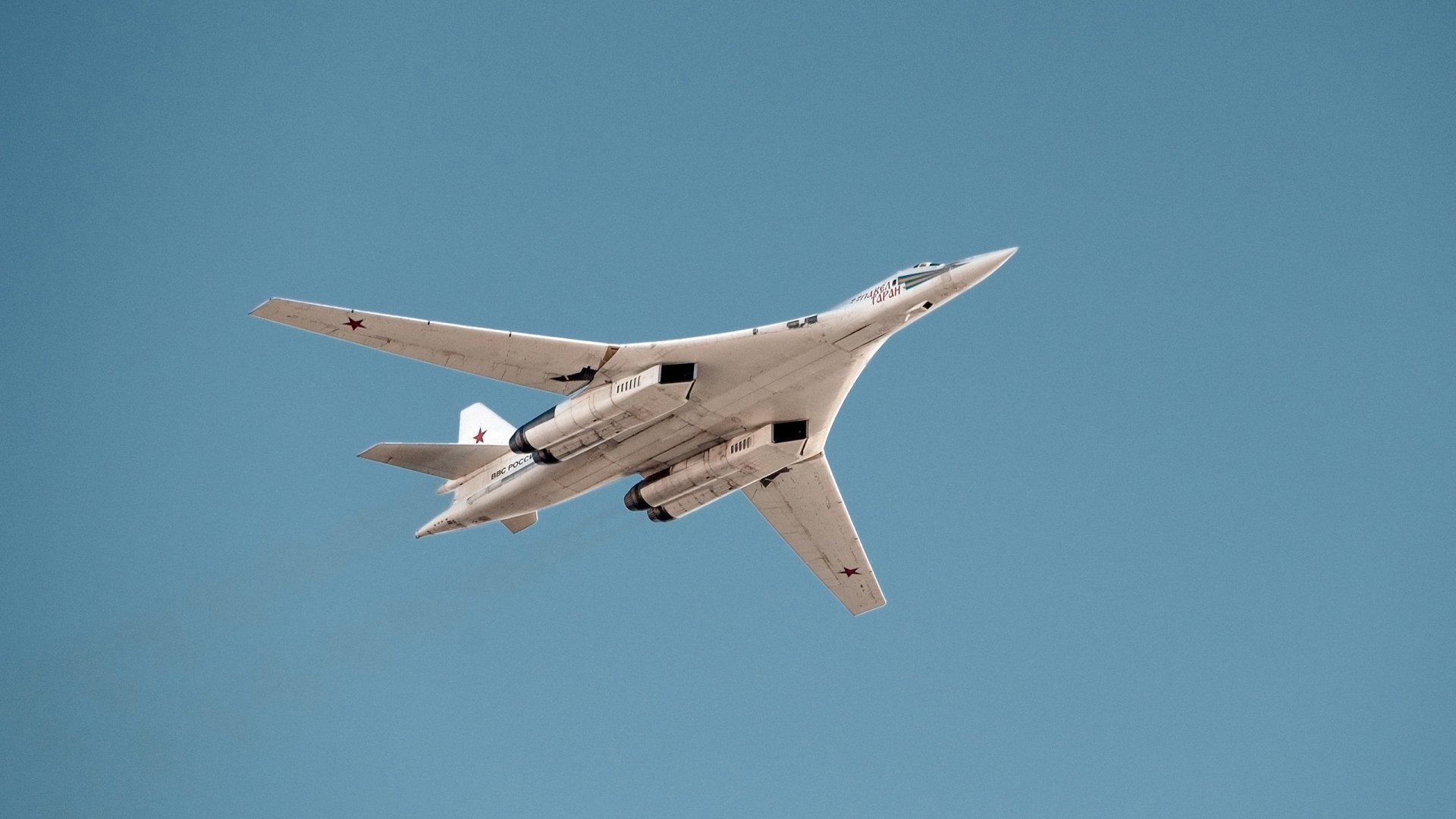 Stunning HD Wallpaper of the Tupolev Tu-160 Bomber Aircraft