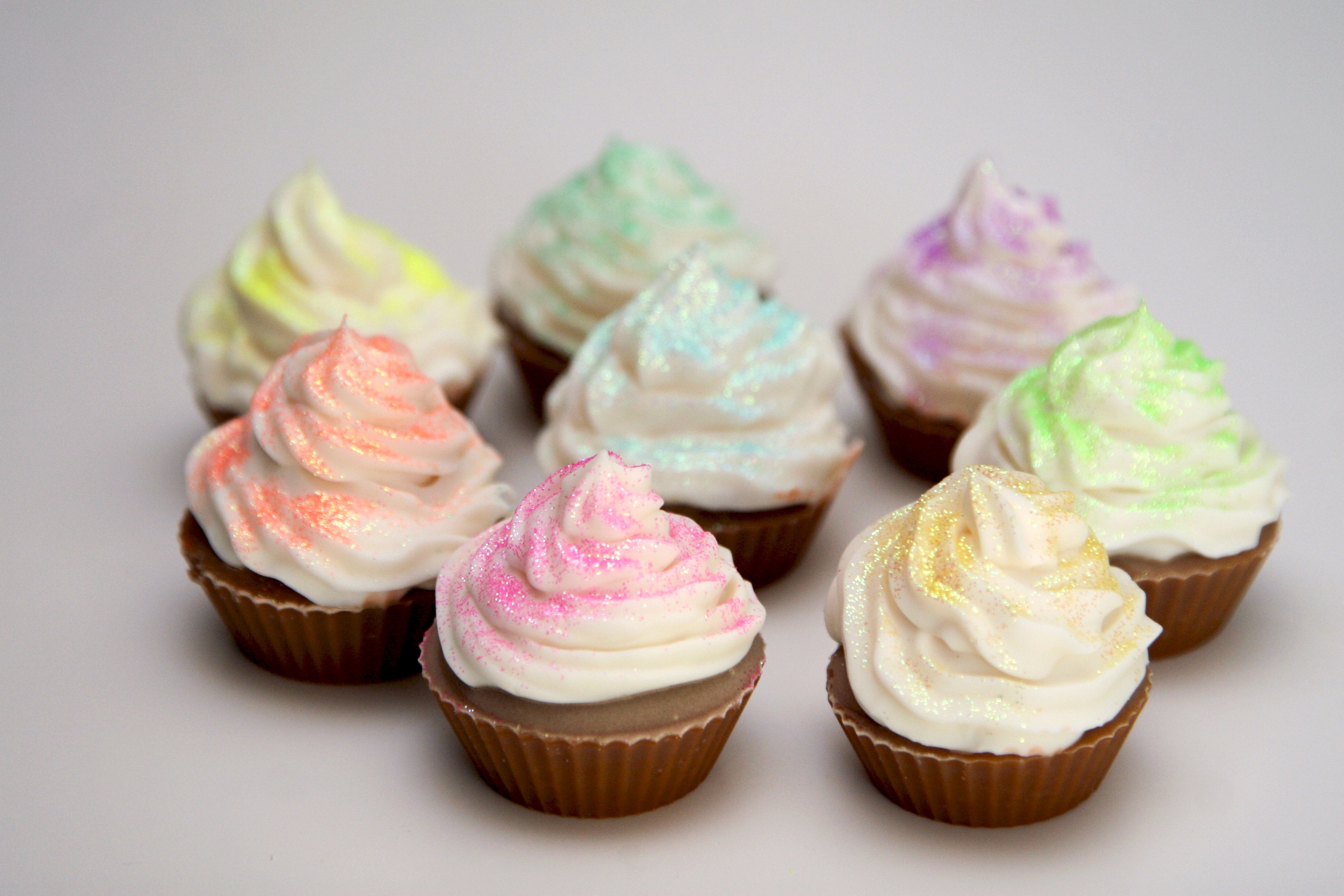 Creamy Cupcake Delights: HD Wallpaper of Sweet, Colorful Dessert Treats