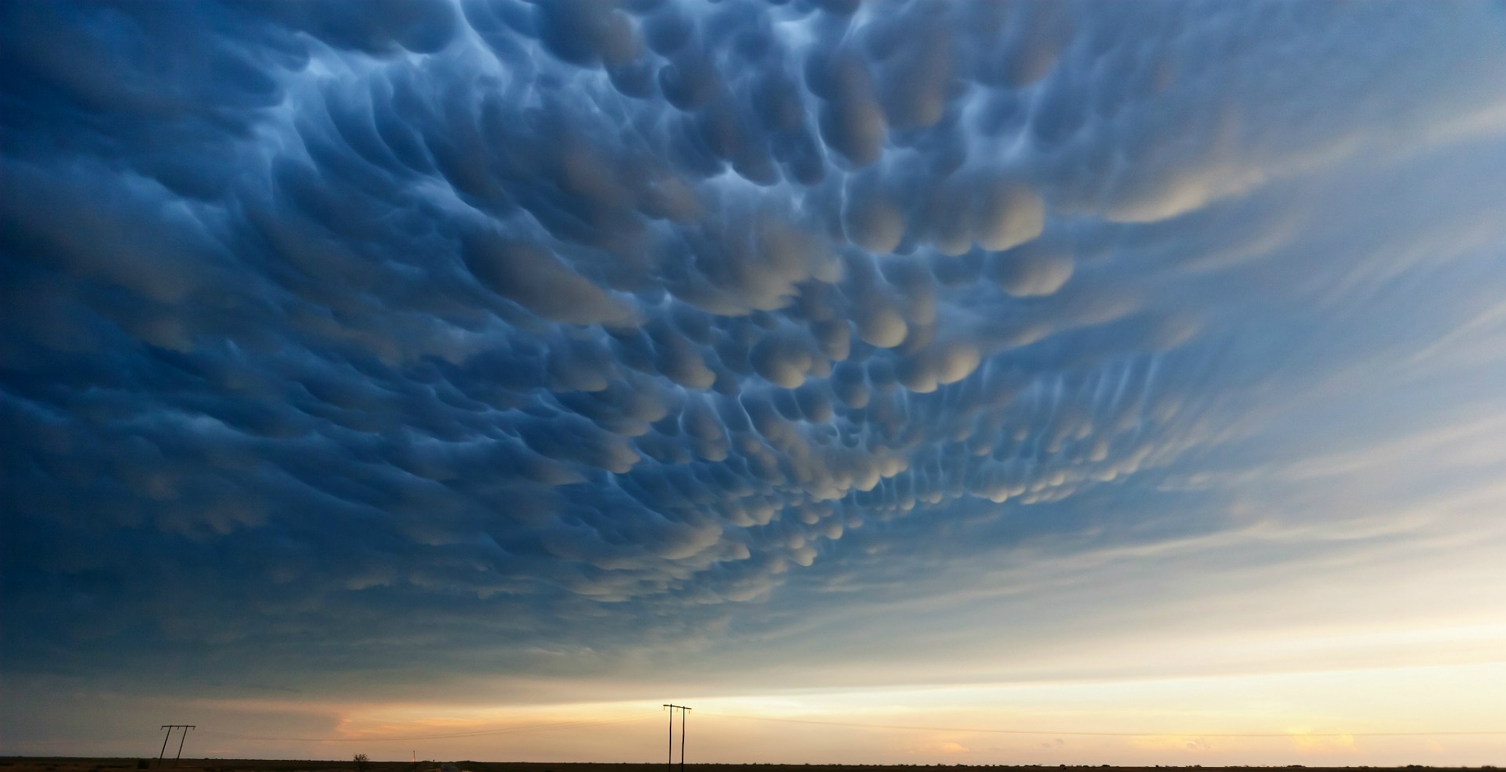 Majestic Mammatus Clouds: A Stunning HD Nature Wallpaper
