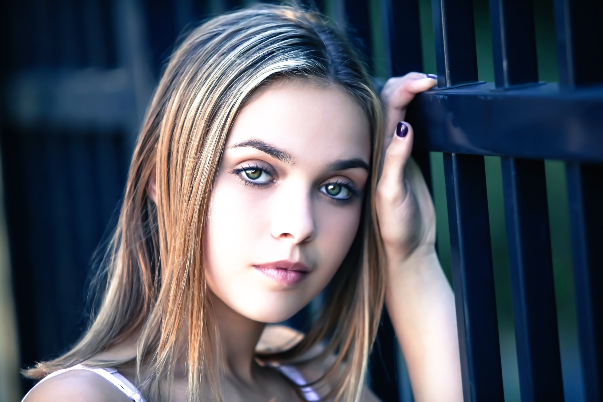 Download Blonde Model Woman Face 4k Ultra HD Wallpaper