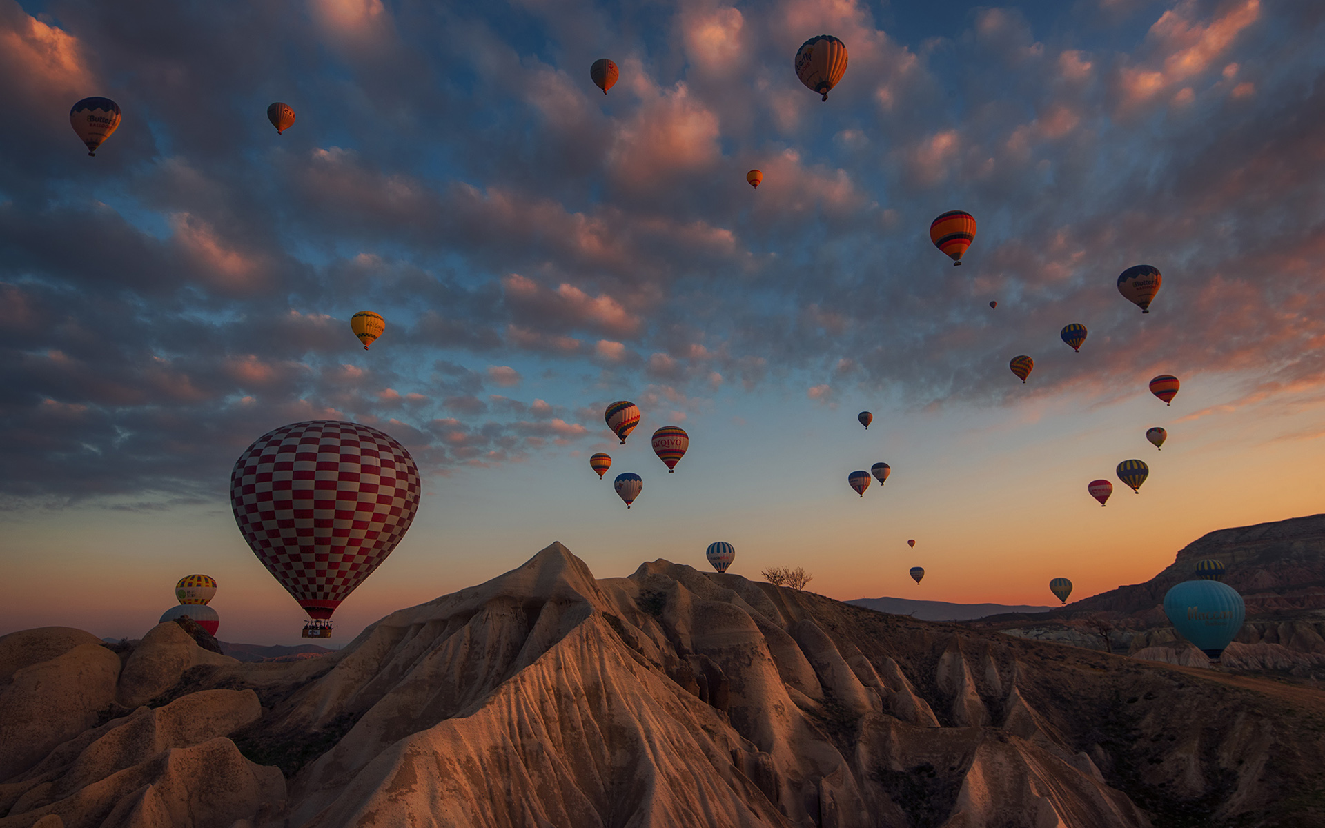 Download Mountain Vehicle Hot Air Balloon HD Wallpaper