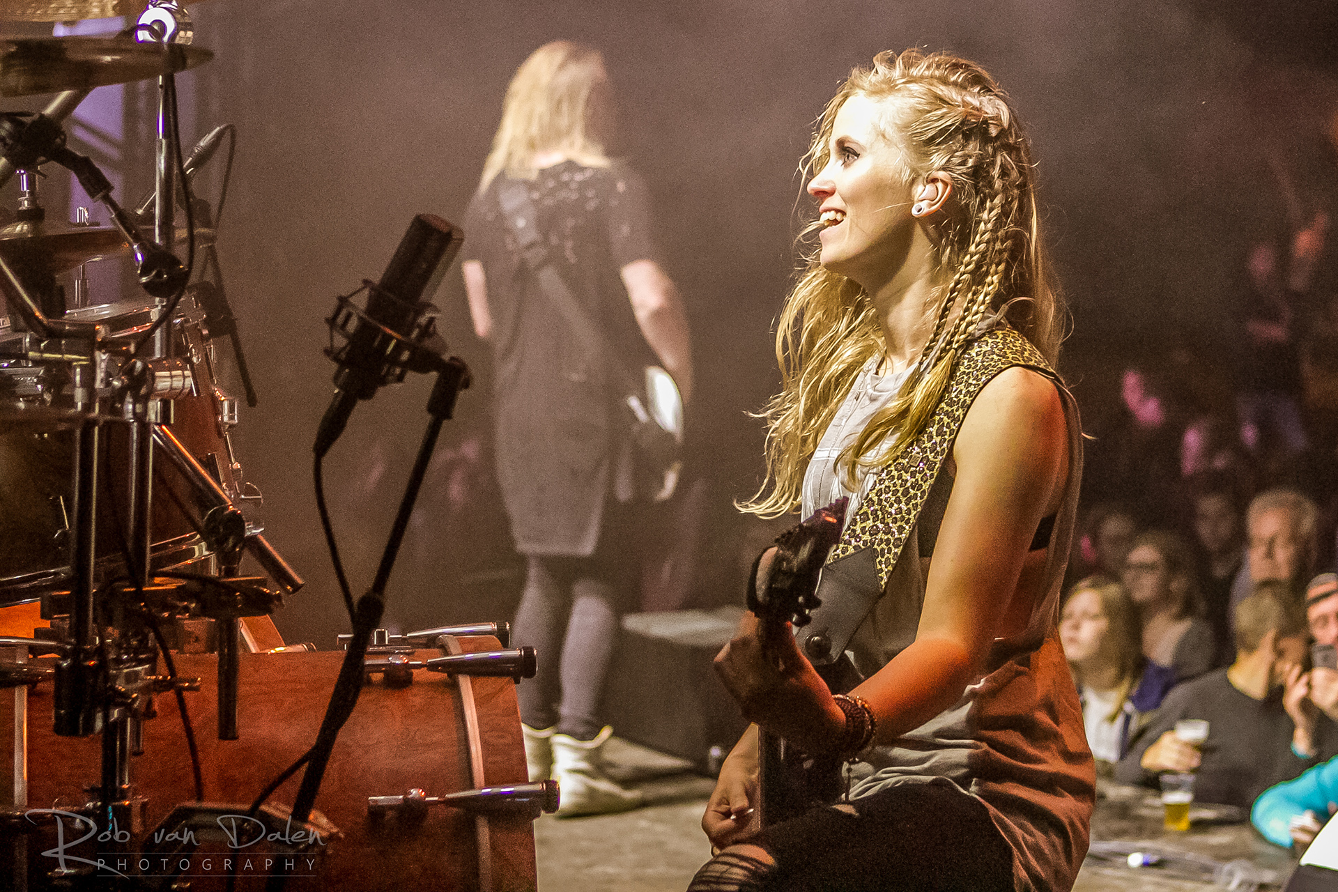 Download Music Merel Bechtold HD Wallpaper