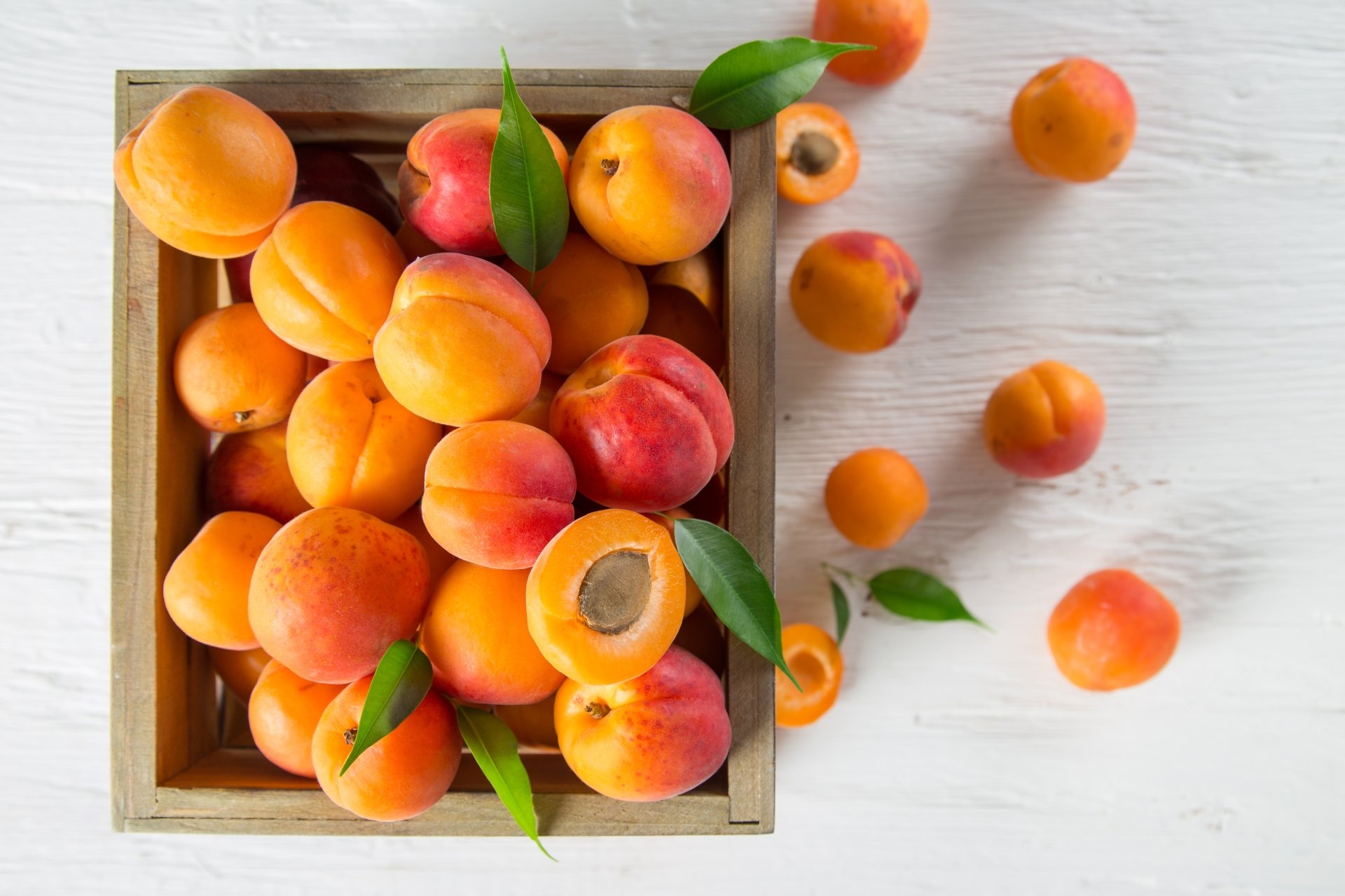 Lush Apricot Bounty: 4K Ultra HD Still Life Fruit Art