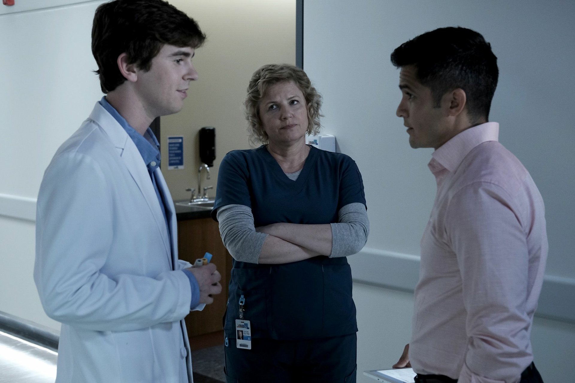 The Good Doctor HD Wallpaper - Freddie Highmore & Cast in Medical Drama