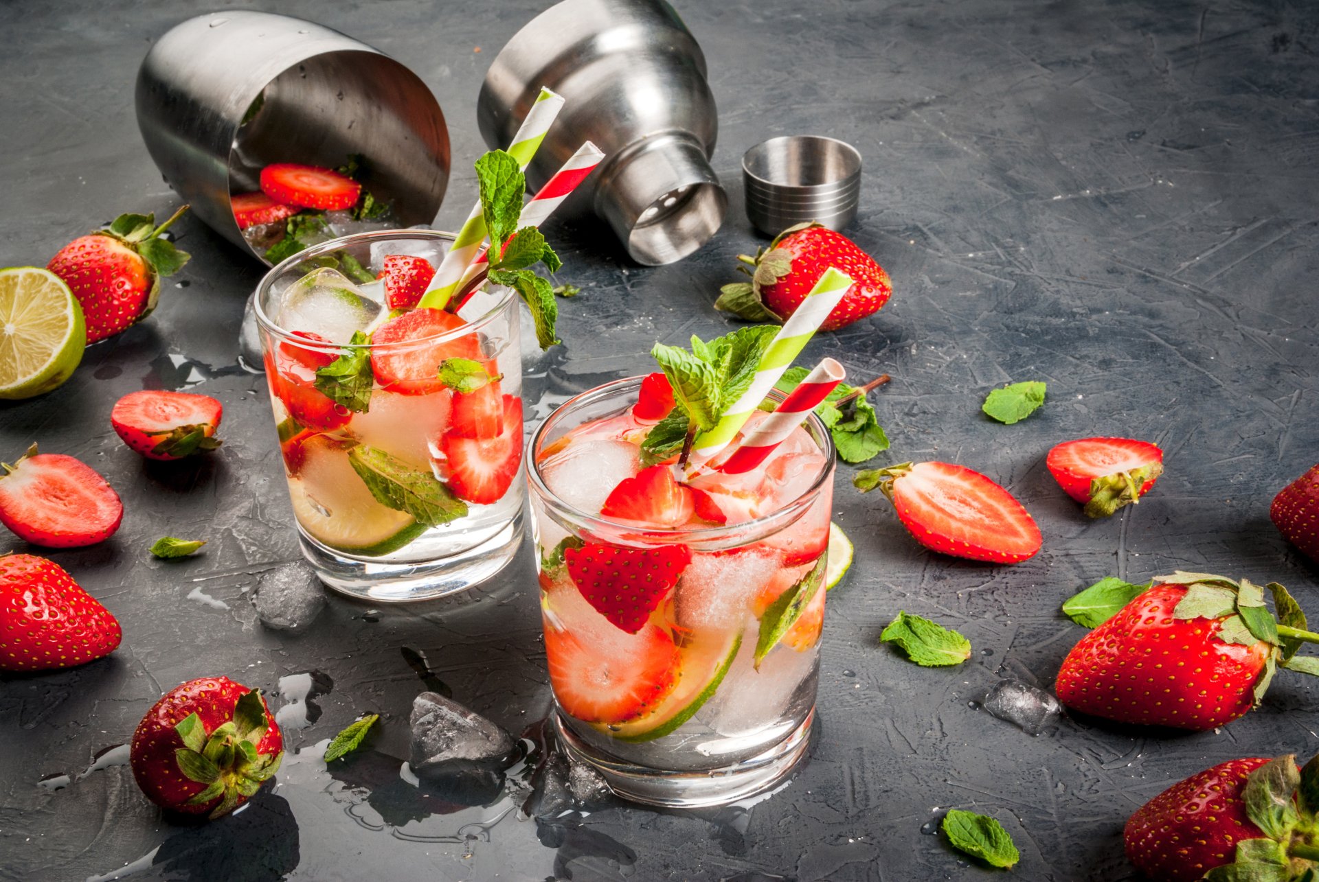 4K Strawberry Cocktail — Glass, Fruit & Still Life Wallpaper ...