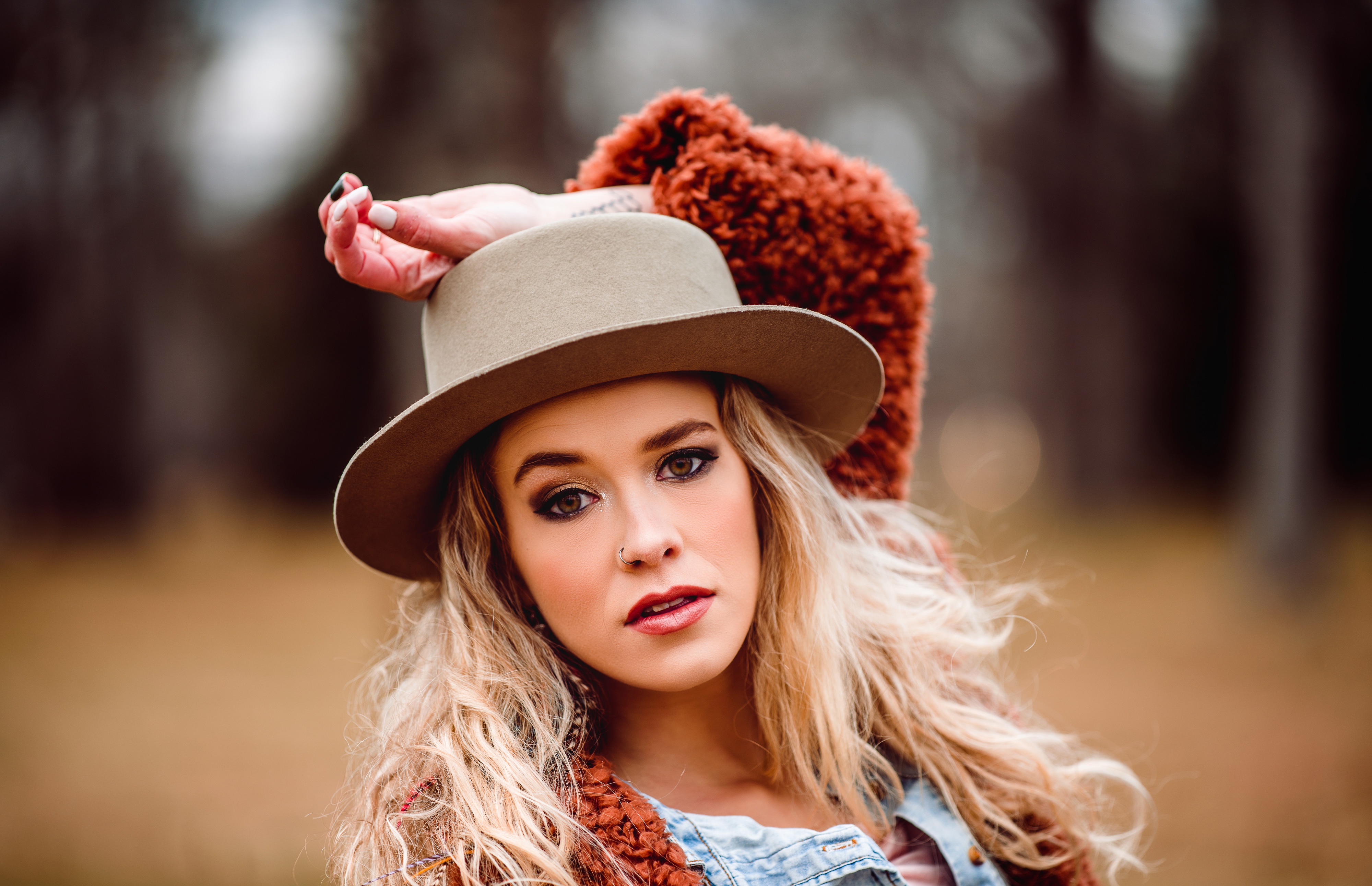 Download Lipstick Depth Of Field Hat Blonde Face Woman Model 4k Ultra