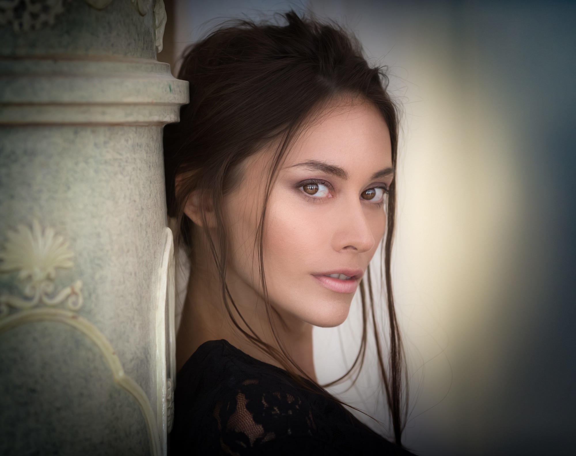 Download Close-up Face Brown Eyes Brunette Woman Model HD Wallpaper