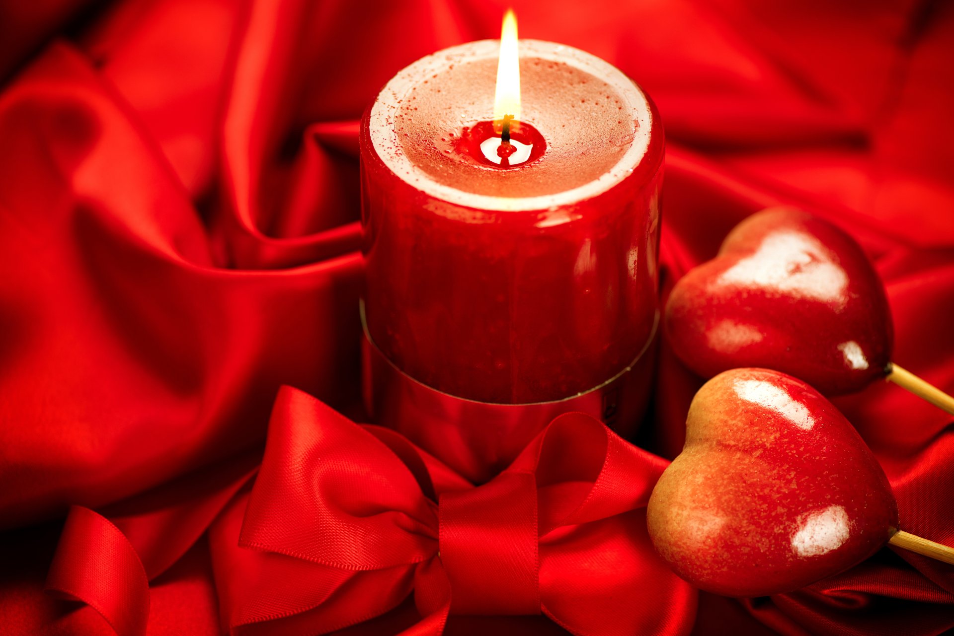 Romantic Red Glow: 4K Valentine's Day Candle & Heart Ribbon Bliss ...