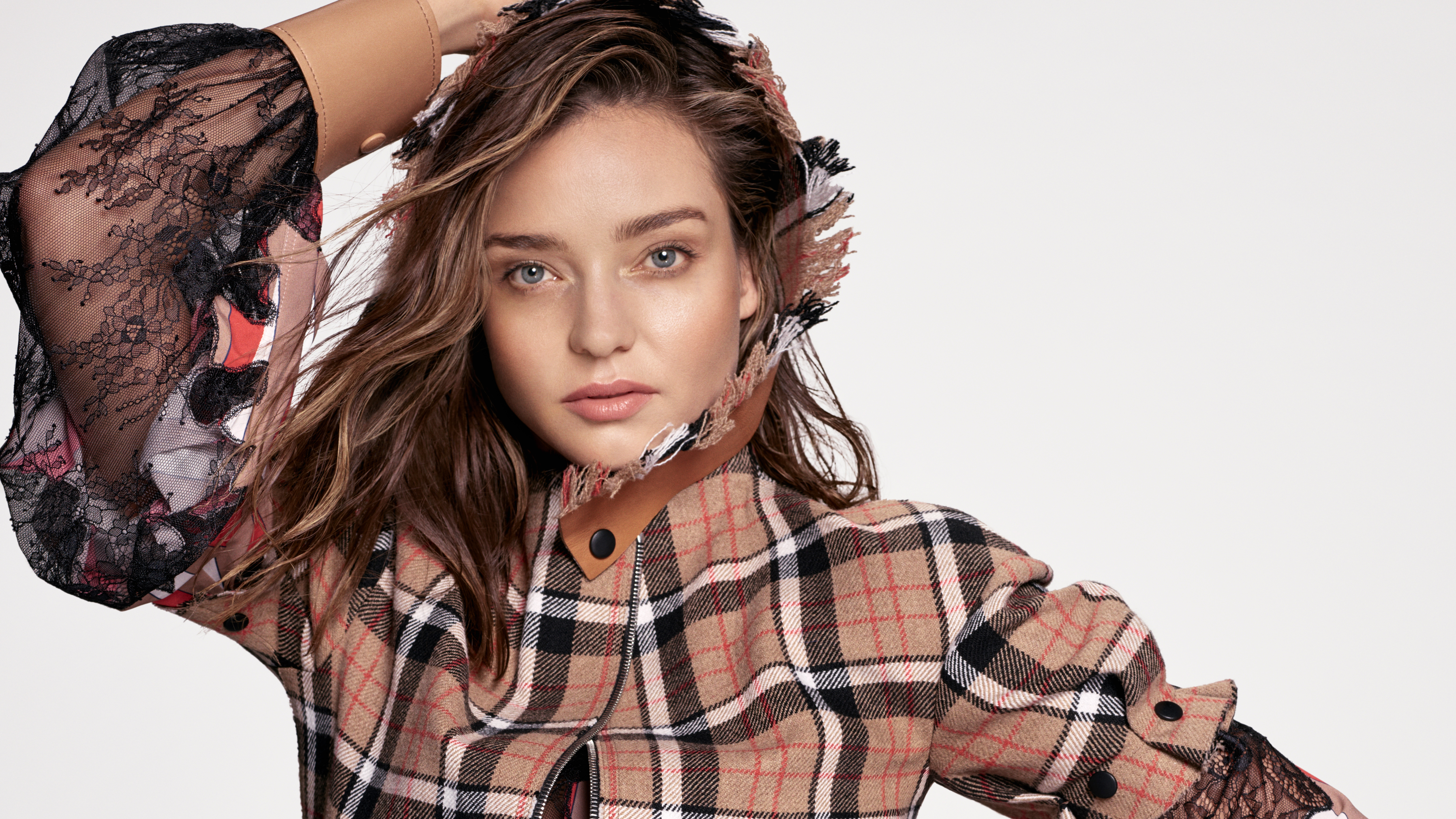 Miranda Kerr: Stunning Australian Model with Captivating Blue Eyes in ...
