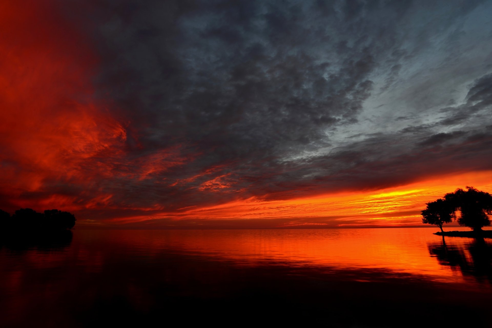 Sunset Serenity: Vibrant Clouds Reflecting on a Tranquil Lake – HD ...