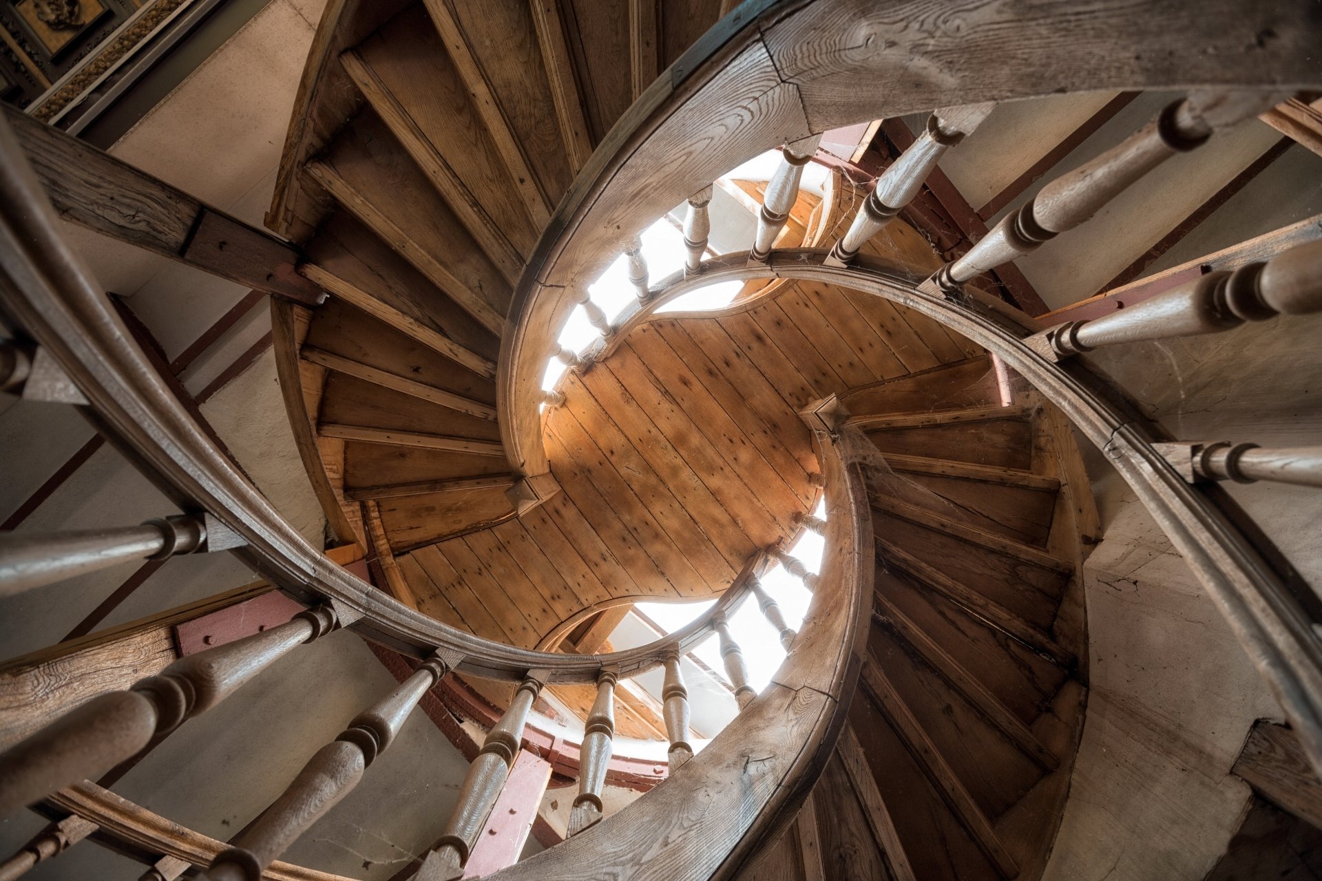 Download Spiral Staircase Man Made Stairs 4k Ultra HD Wallpaper