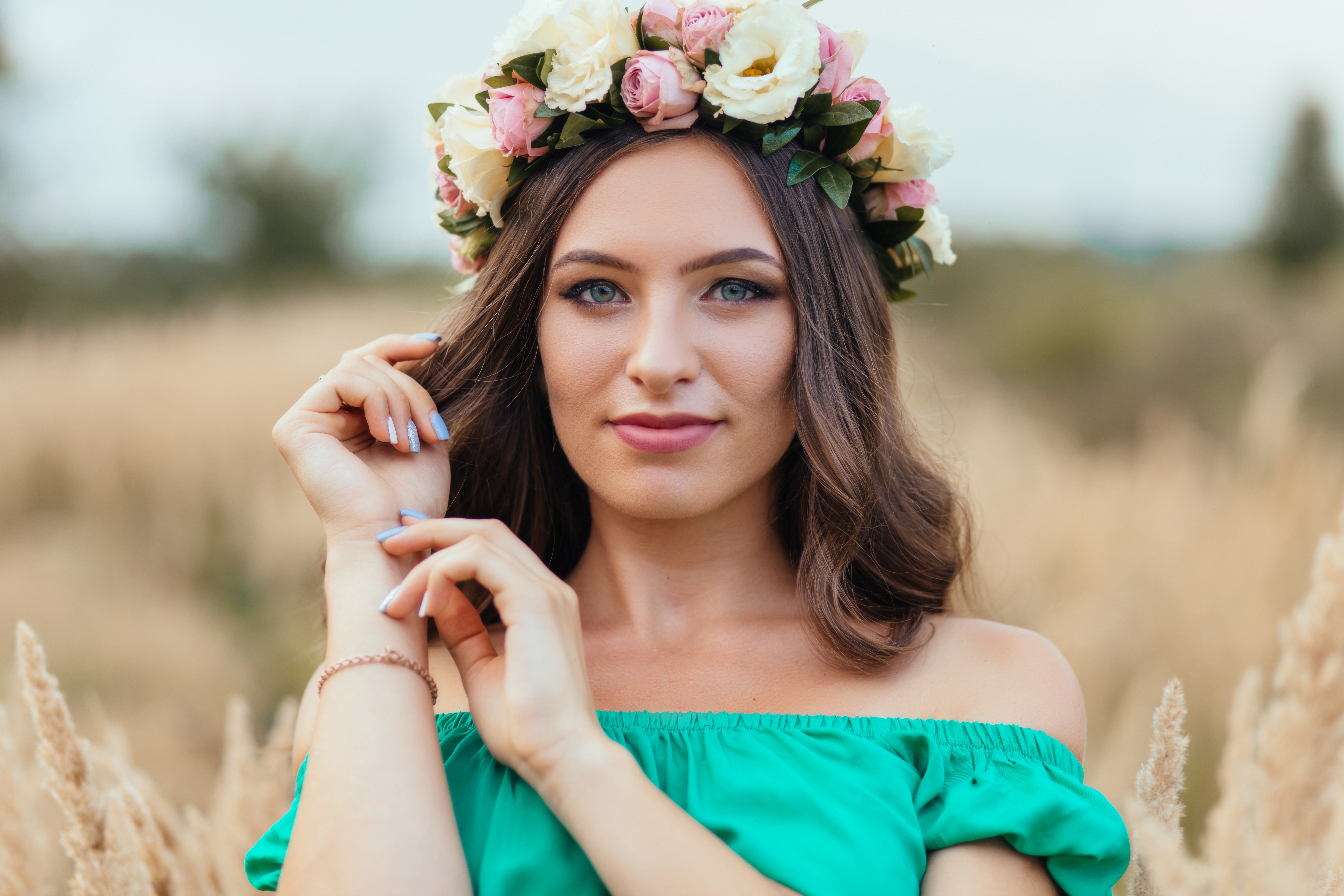 Download Wreath Brunette Depth Of Field Blue Eyes Woman Model 4k Ultra ...