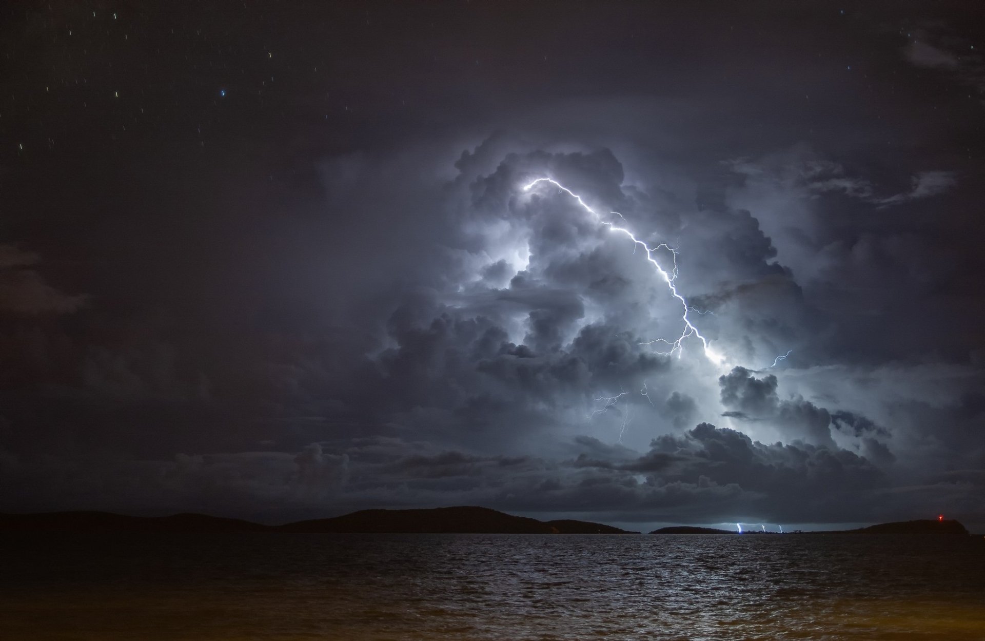 HD Lightning Storm: Stunning Photography Capturing Nature’s Electric Power