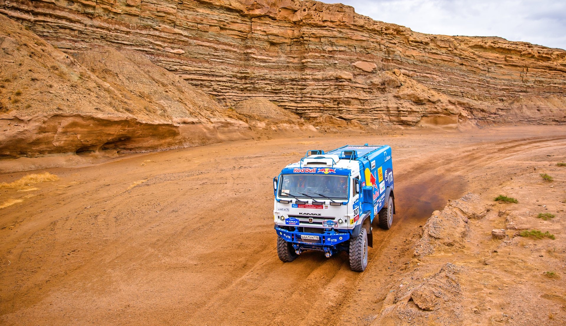 Download Desert Vehicle Rallying Sports 4k Ultra HD Wallpaper