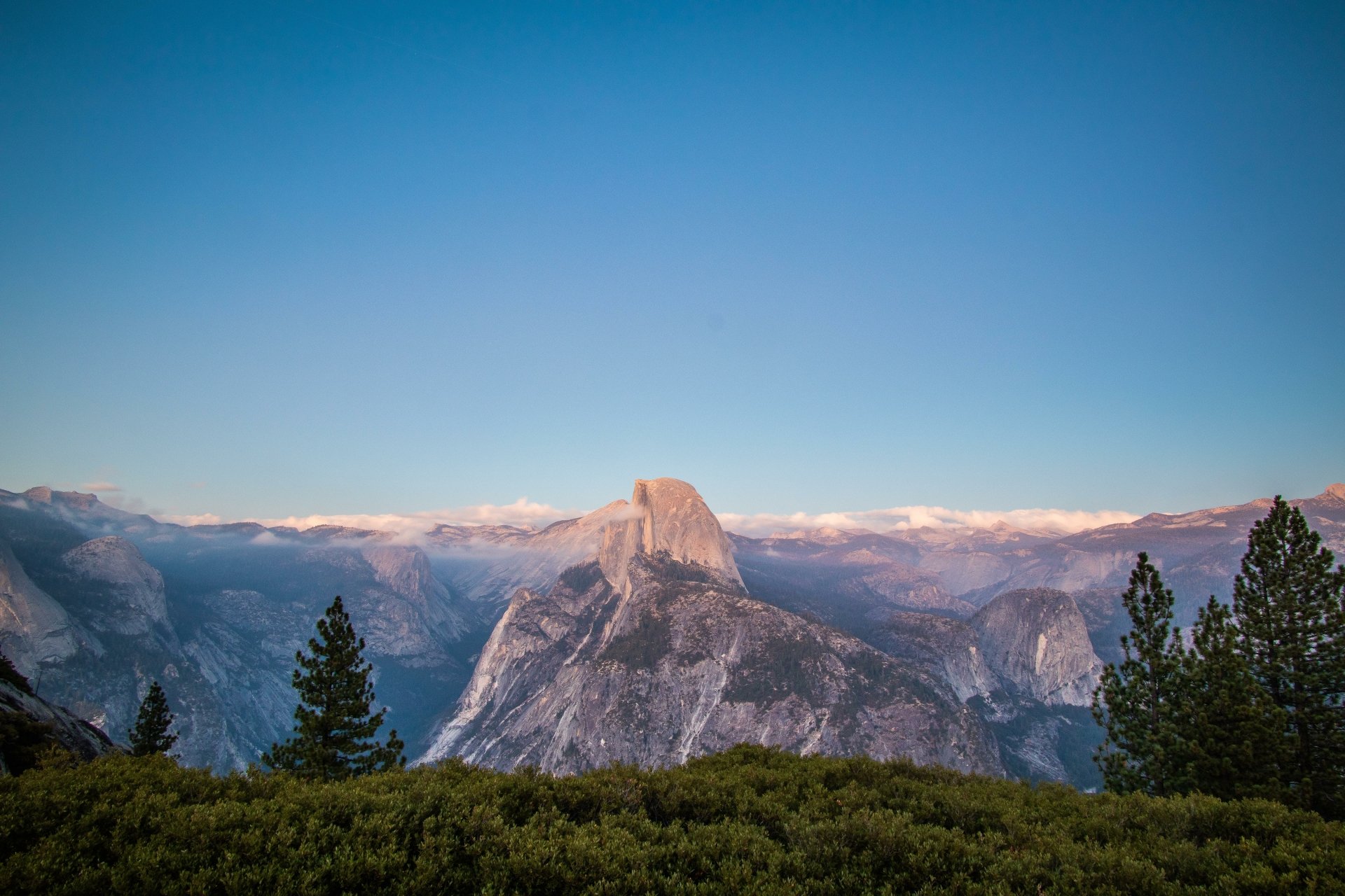 Yosemite Majesty: 4K Ultra HD Mountain Cliff Landscape Wallpaper
