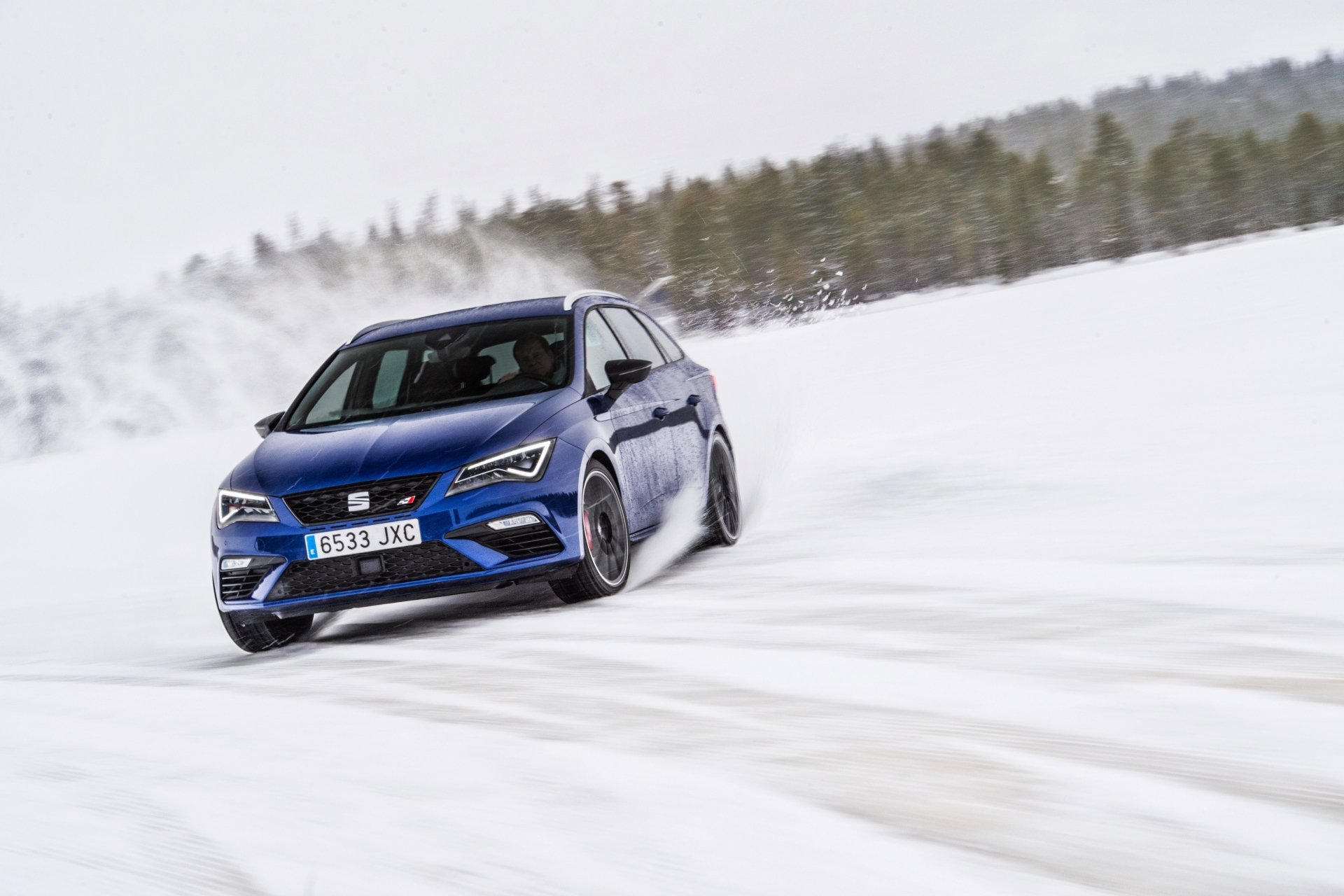 Download Compact Car Car Seat Vehicle Seat Leon 4k Ultra HD Wallpaper